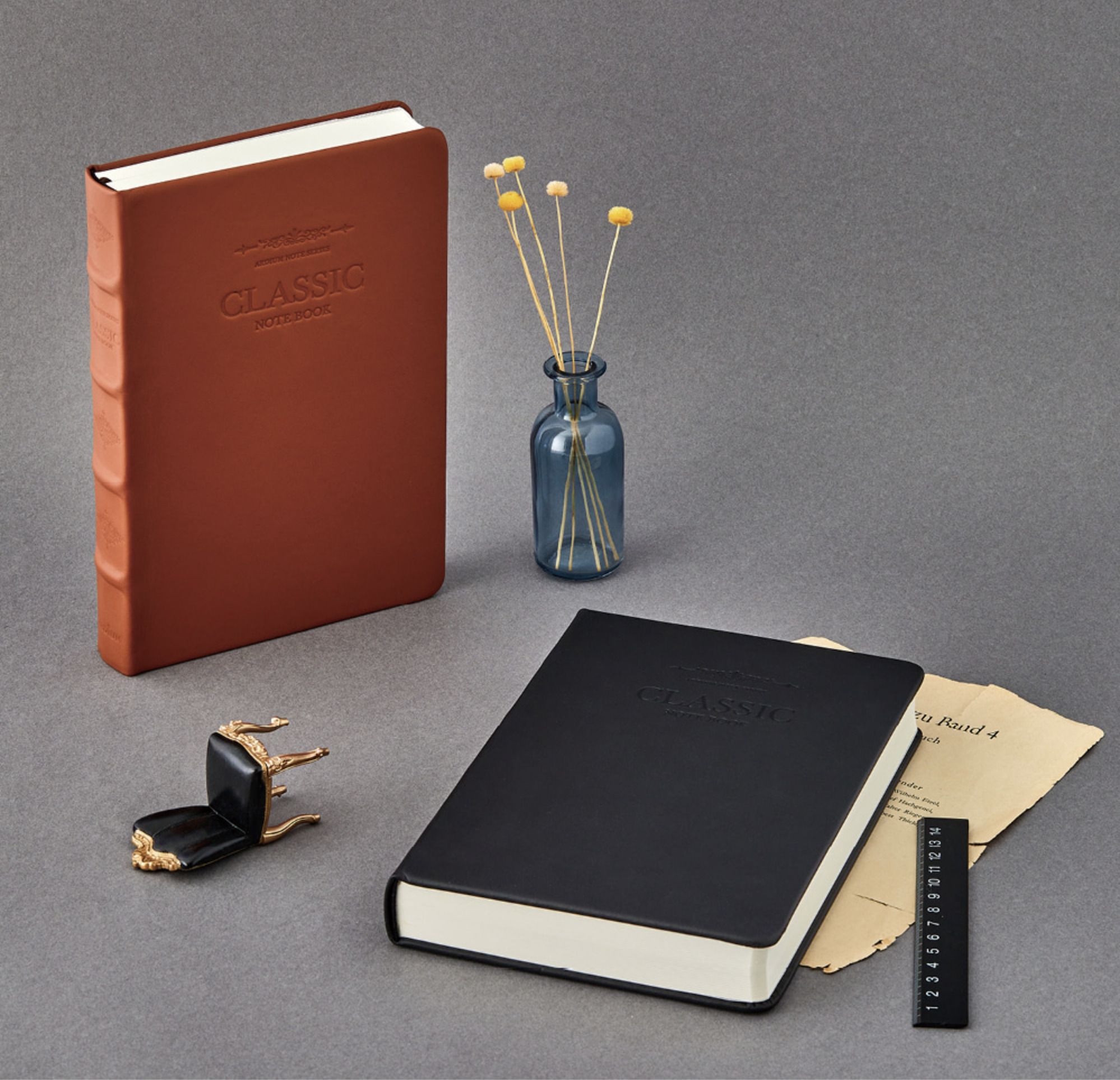 MochiThings: Classic Genuine Leather Lined Notebook