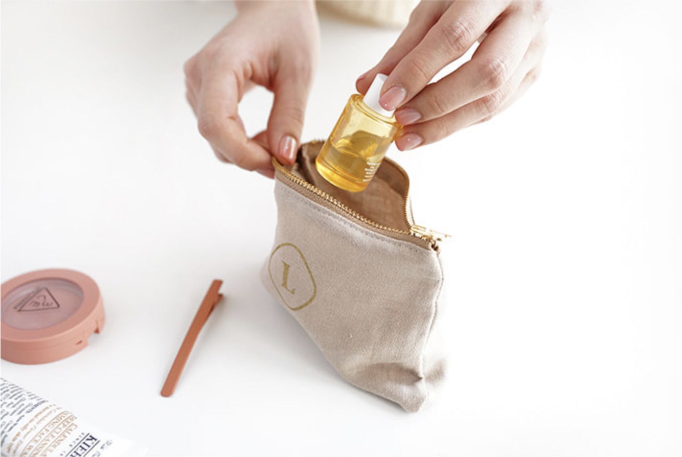 MochiThings: Mini Linen Gold Zipper Pouch