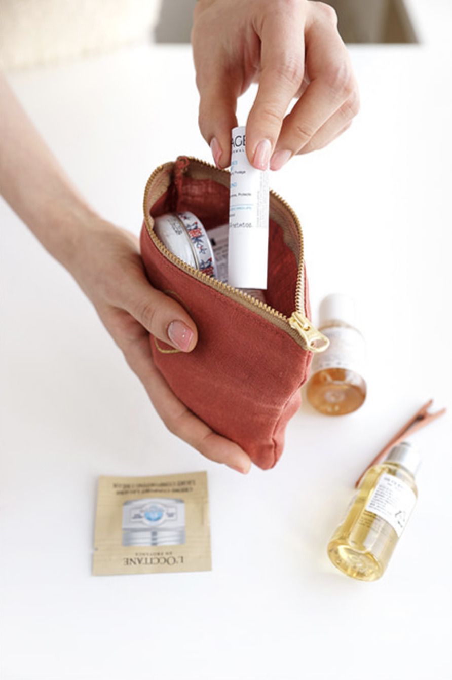 MochiThings: Mini Linen Gold Zipper Pouch