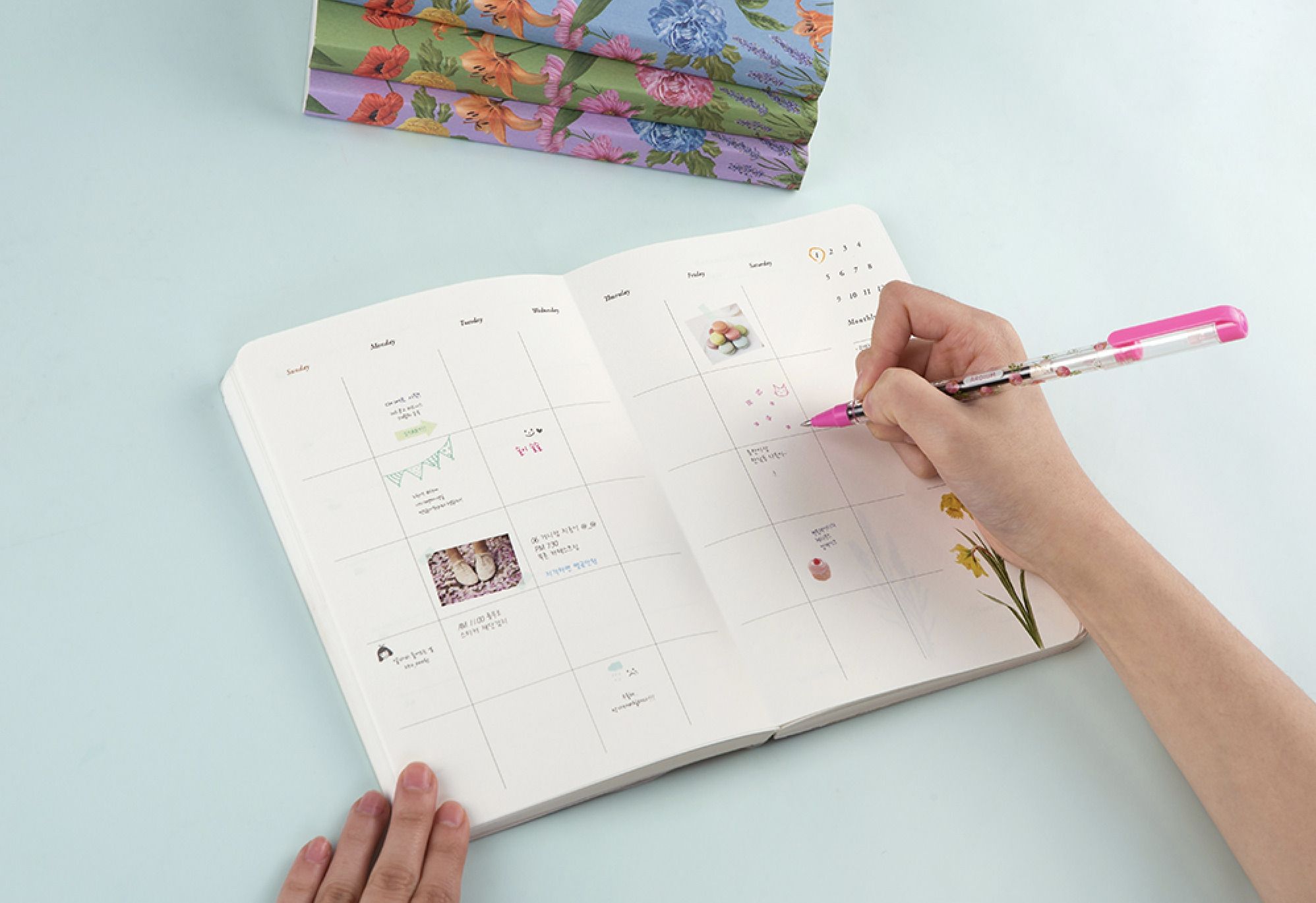 MochiThings: Flower Art Weekly Diary Planner