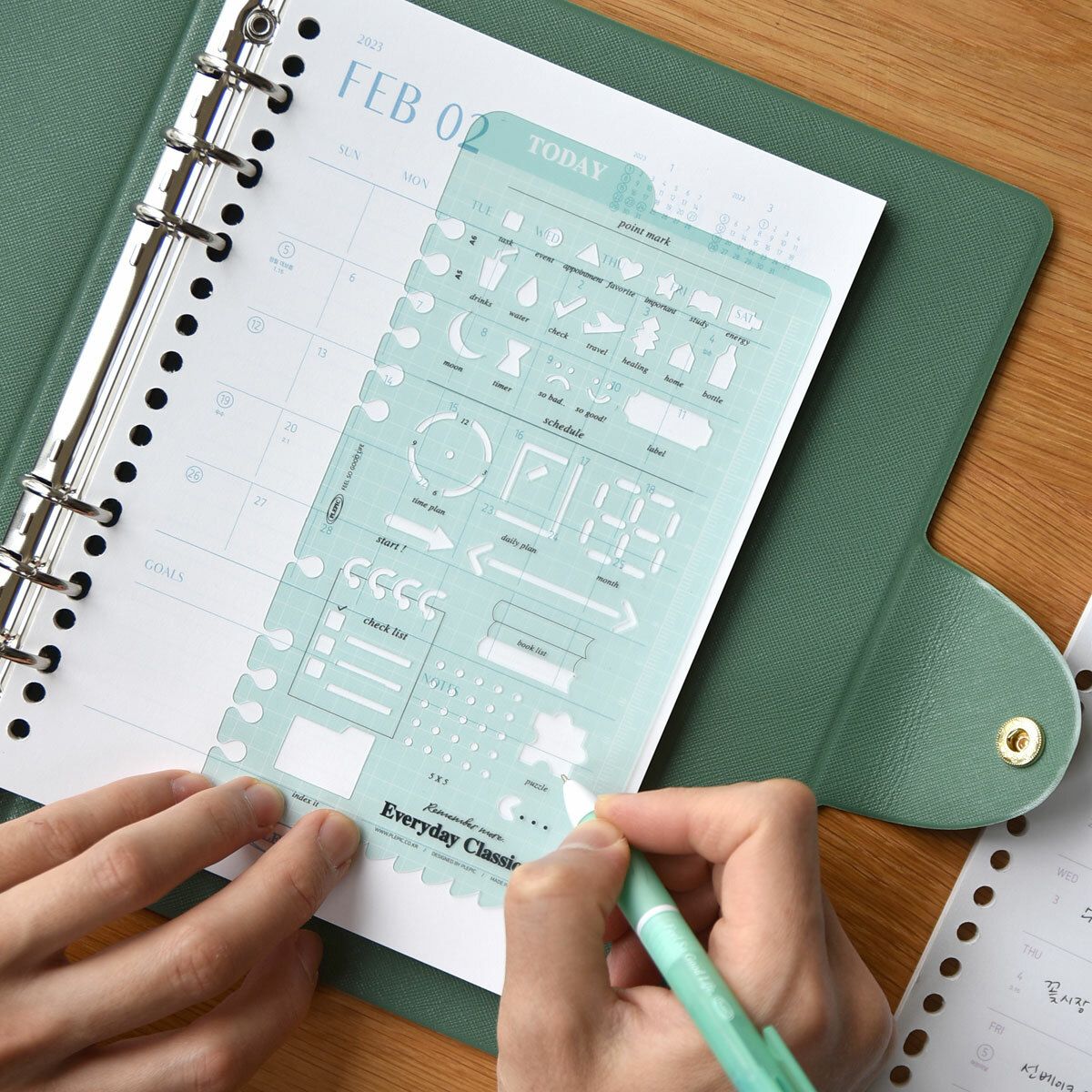 MochiThings: Cutout 6 Ring A5 & A6 Bookmark Ruler