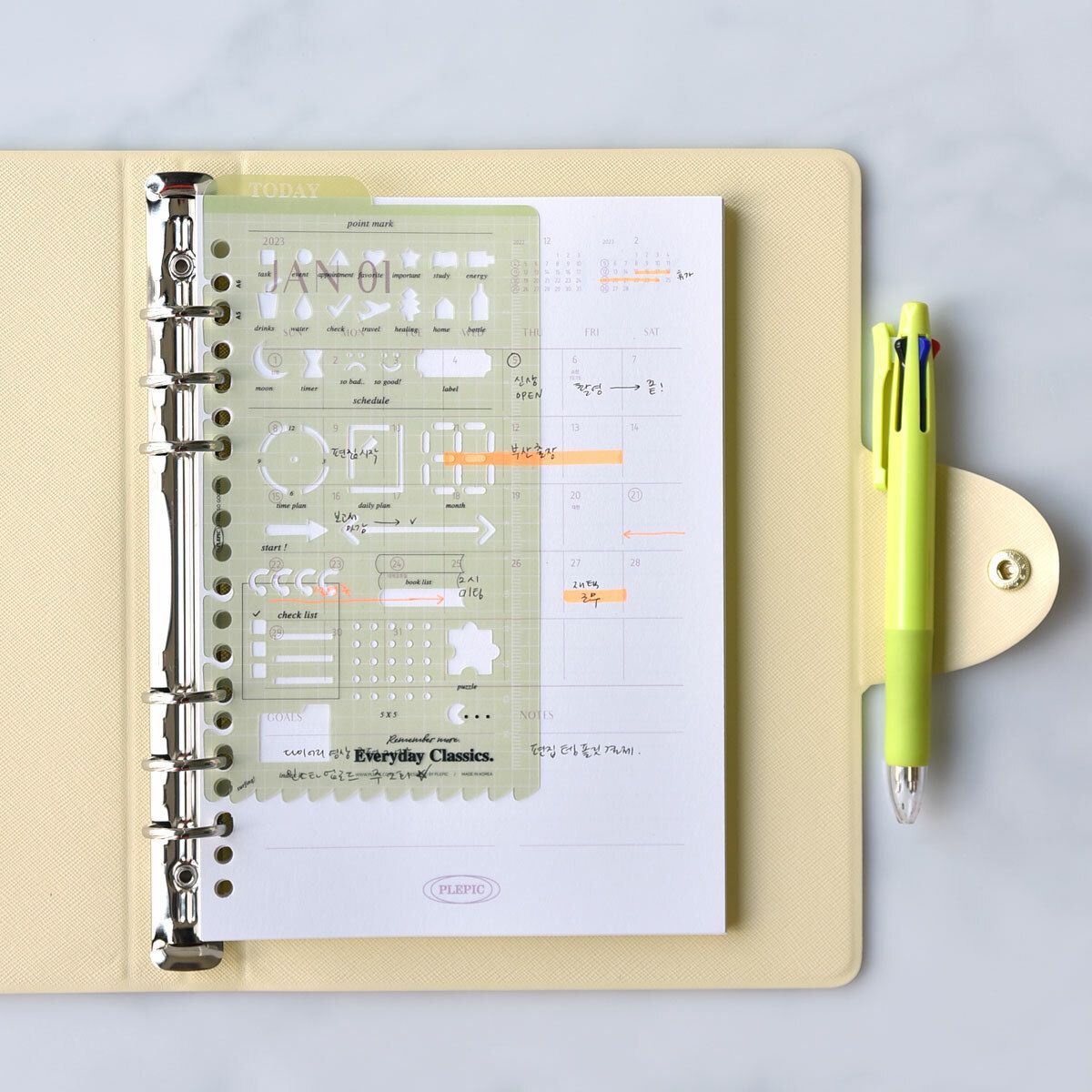 MochiThings: Cutout 6 Ring A5 & A6 Bookmark Ruler