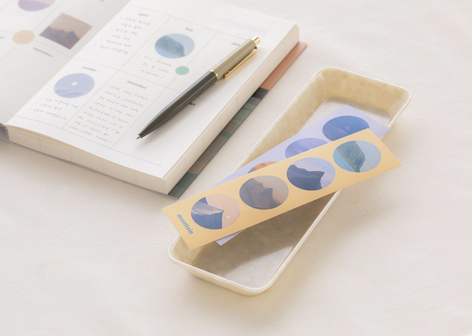 MochiThings: 8pcs Afterglow Round Removable Sticker Set