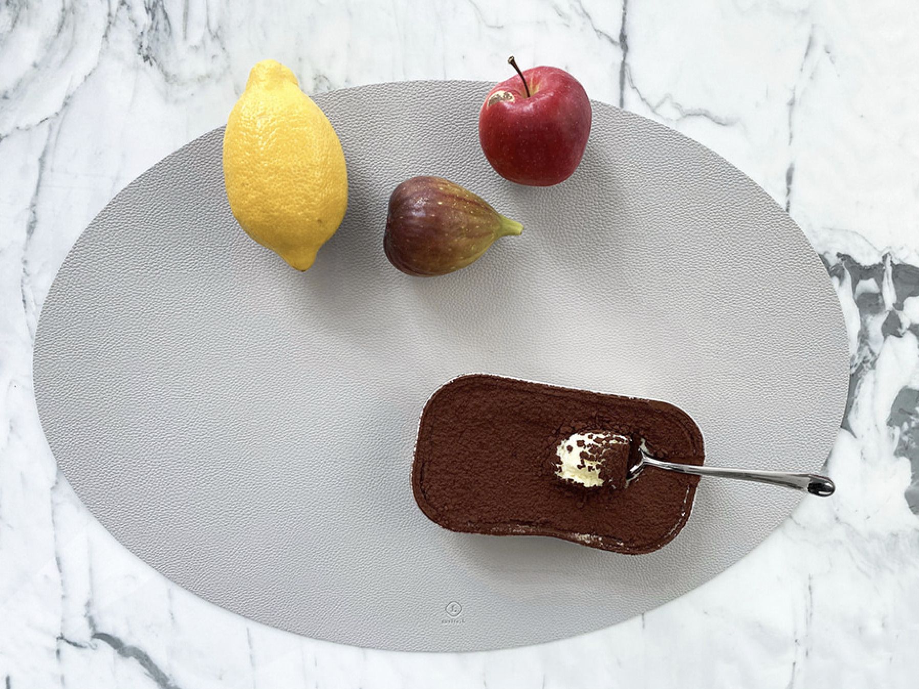 MochiThings: Ellipse Edge Leather Dining Placemat