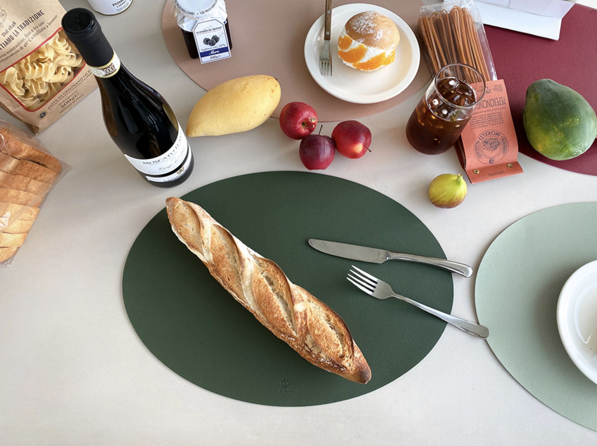 MochiThings: Ellipse Edge Leather Dining Placemat