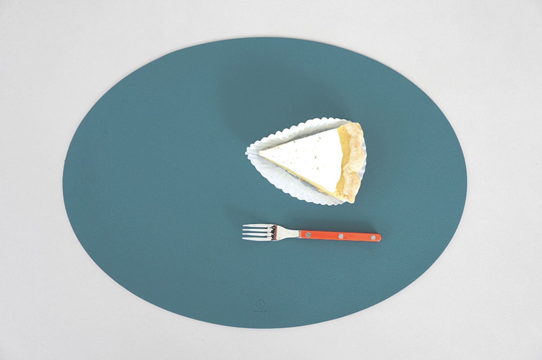 MochiThings: Ellipse Edge Leather Dining Placemat