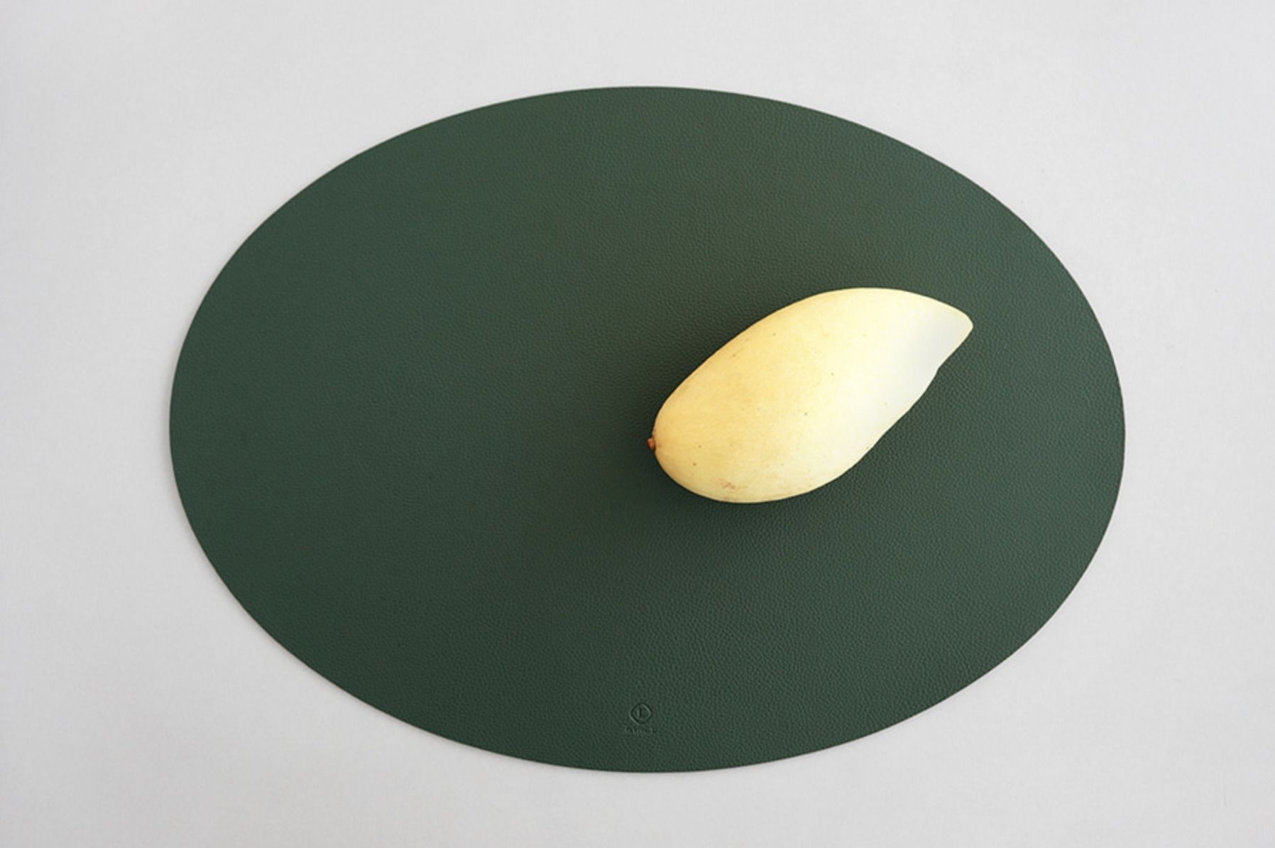 MochiThings: Ellipse Edge Leather Dining Placemat