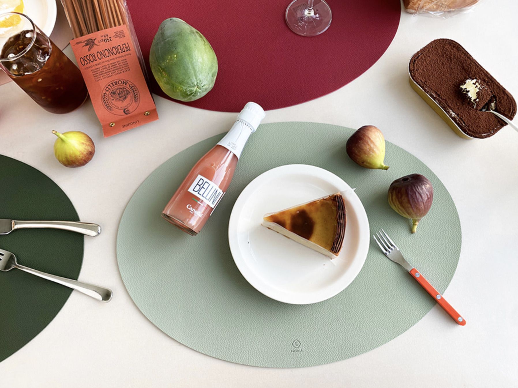 MochiThings: Ellipse Edge Leather Dining Placemat