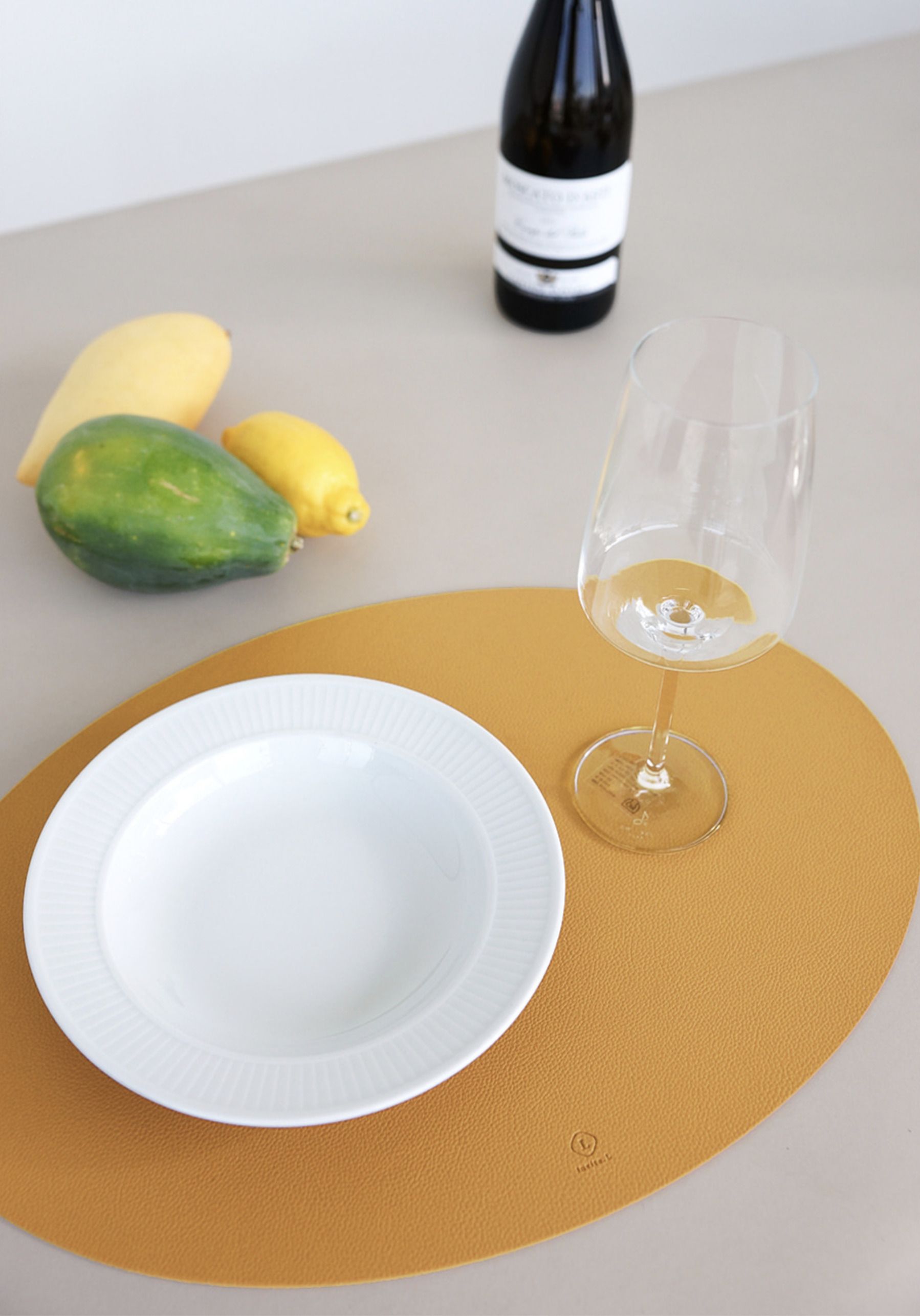 MochiThings: Ellipse Edge Leather Dining Placemat