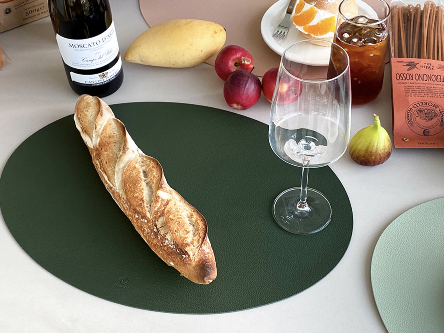 MochiThings: Ellipse Edge Leather Dining Placemat