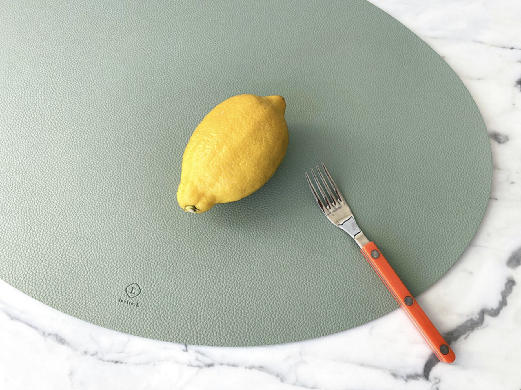 MochiThings: Ellipse Edge Leather Dining Placemat