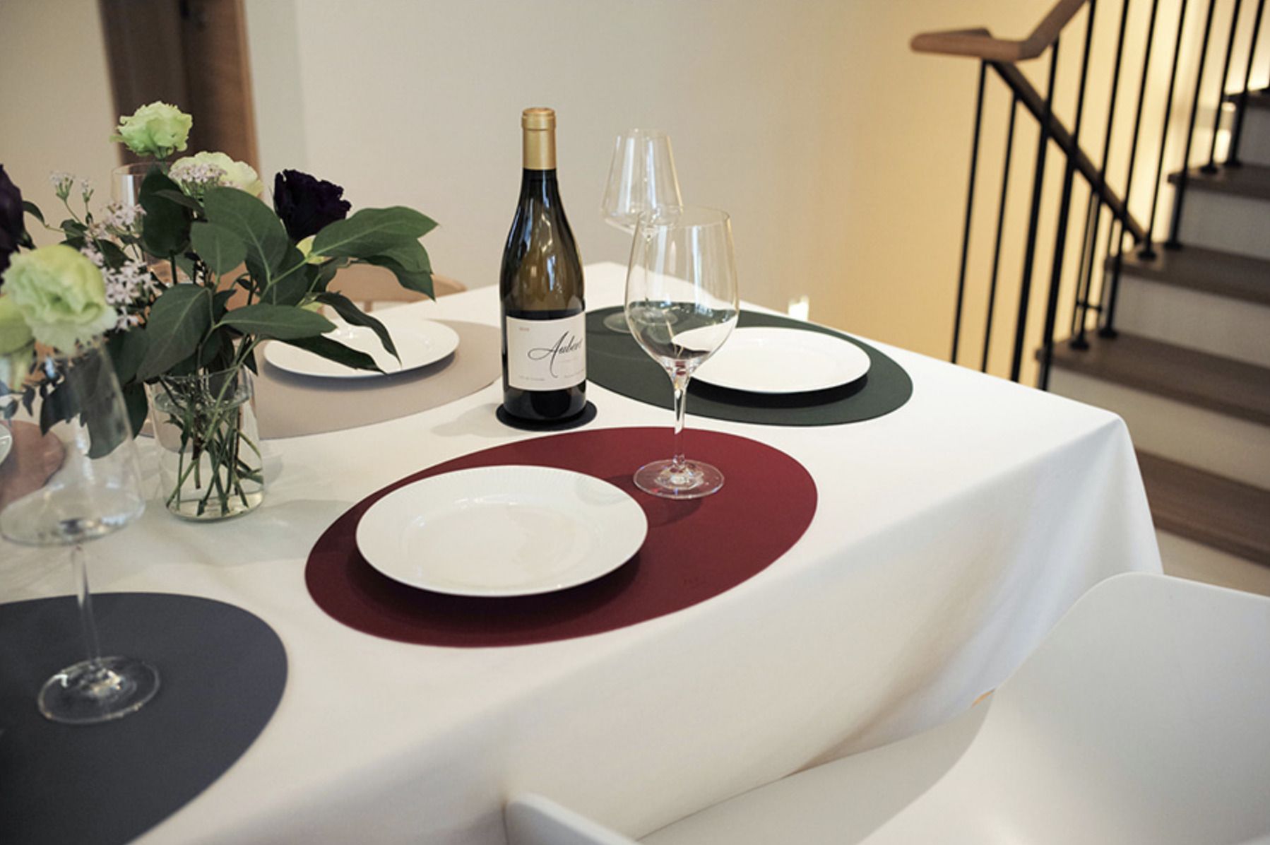 MochiThings: Ellipse Edge Leather Dining Placemat