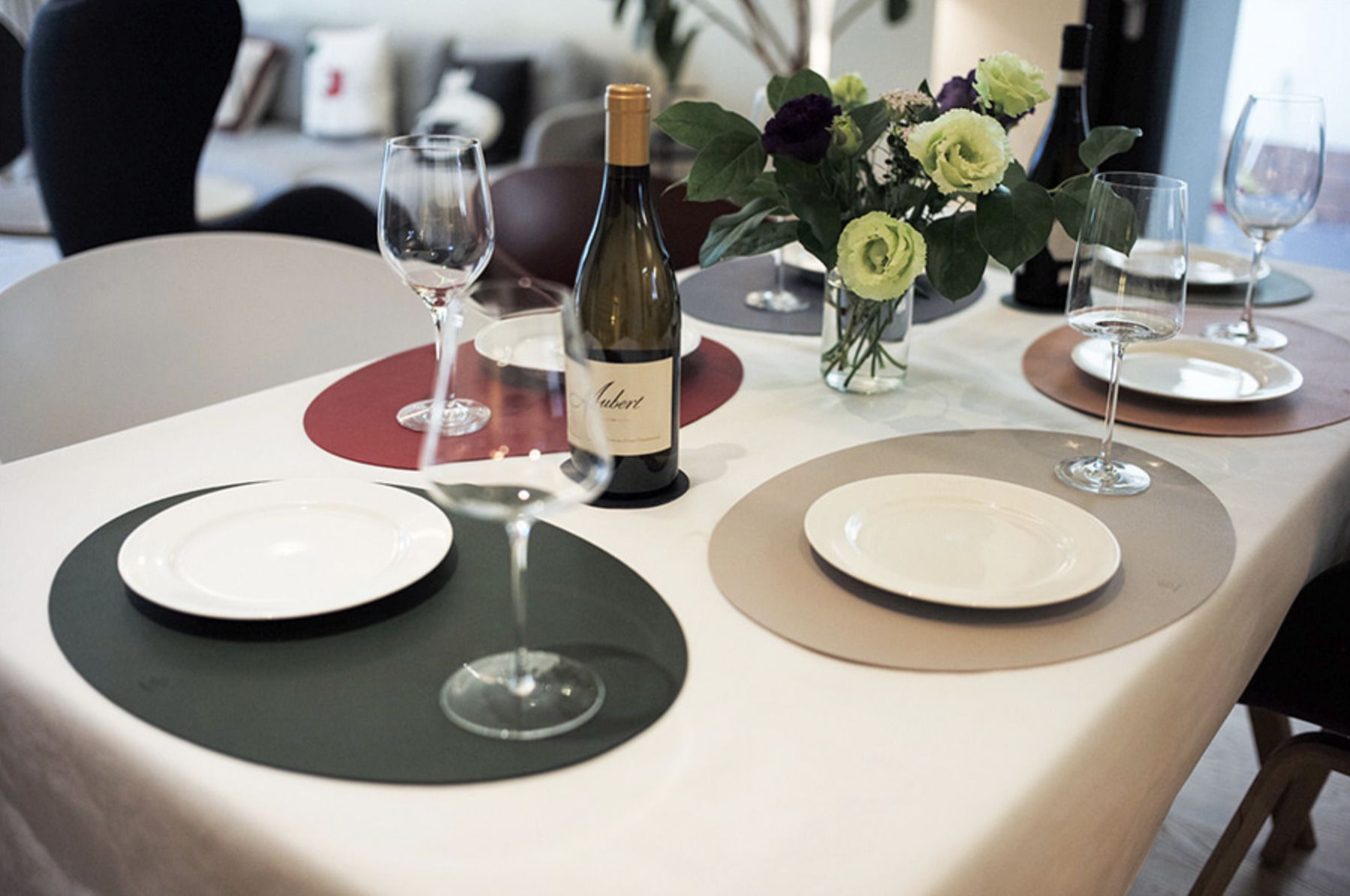 MochiThings: Ellipse Edge Leather Dining Placemat