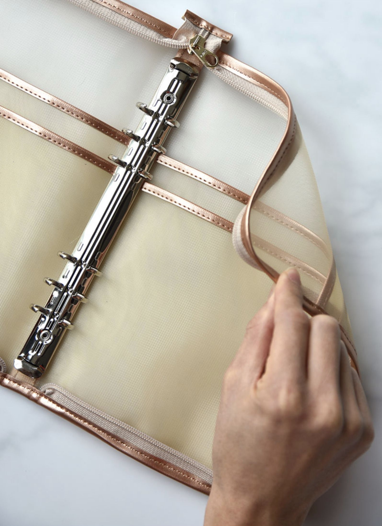 MochiThings: Mono Mesh 6 Ring A5 Zipper Binder