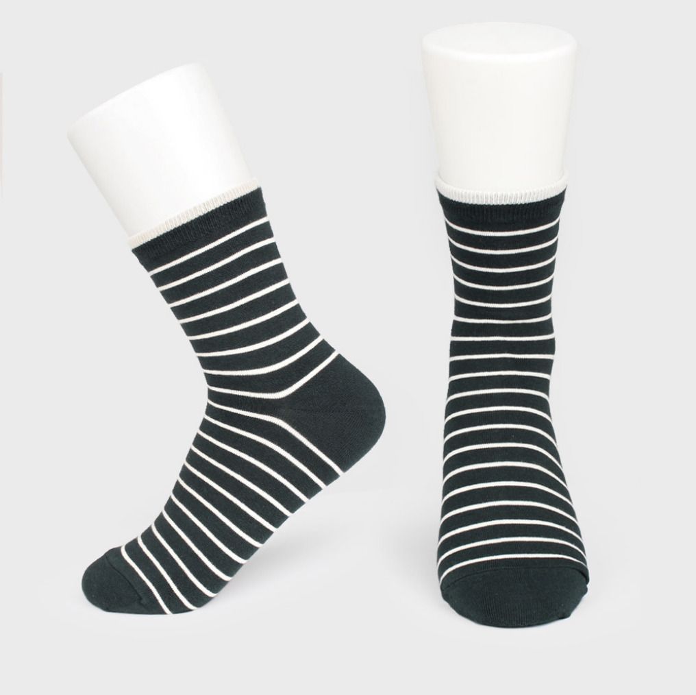 MochiThings: Stripe Pattern Crew Women Socks