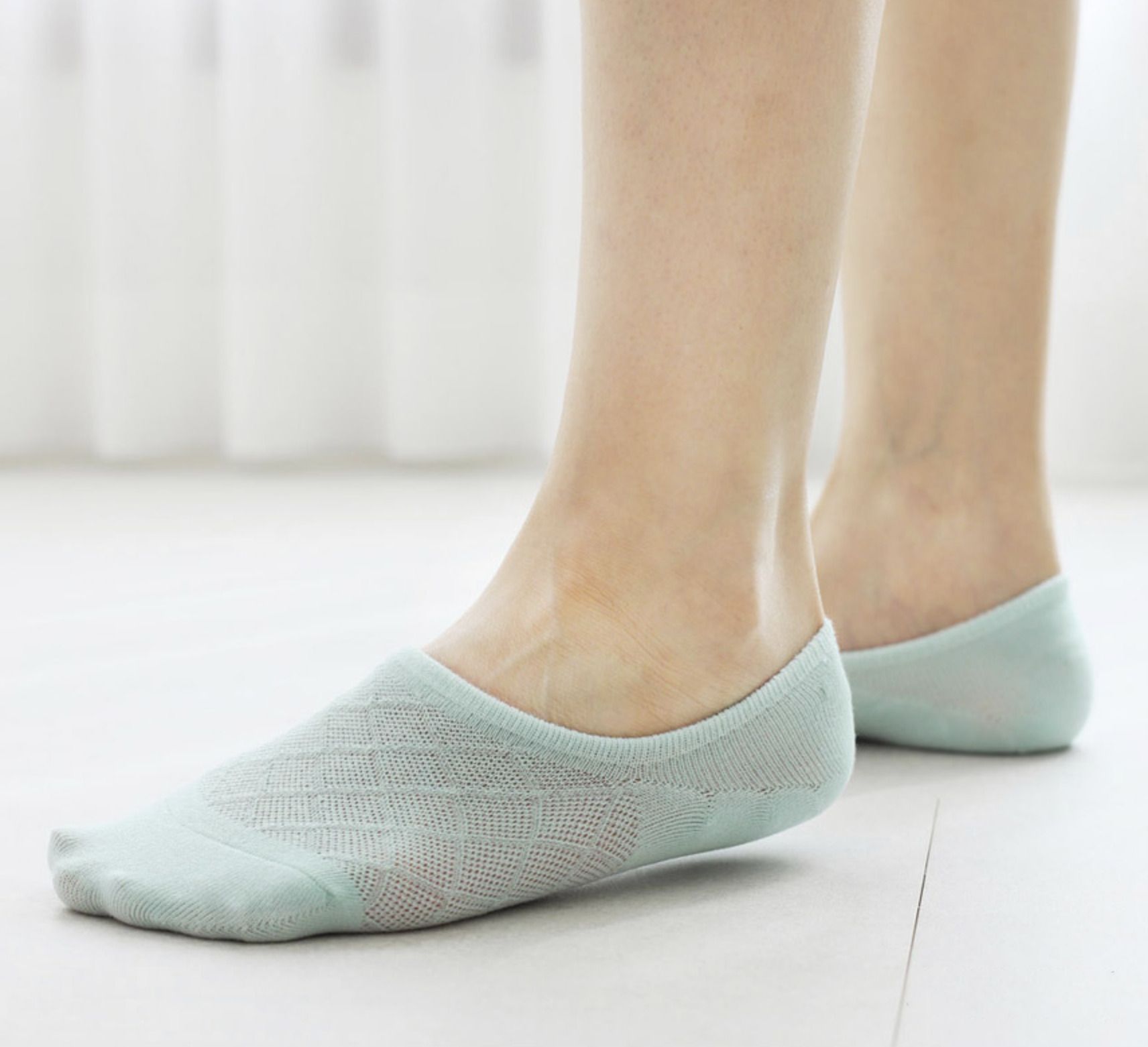 MochiThings: Rhombus Mesh No Show Women Socks