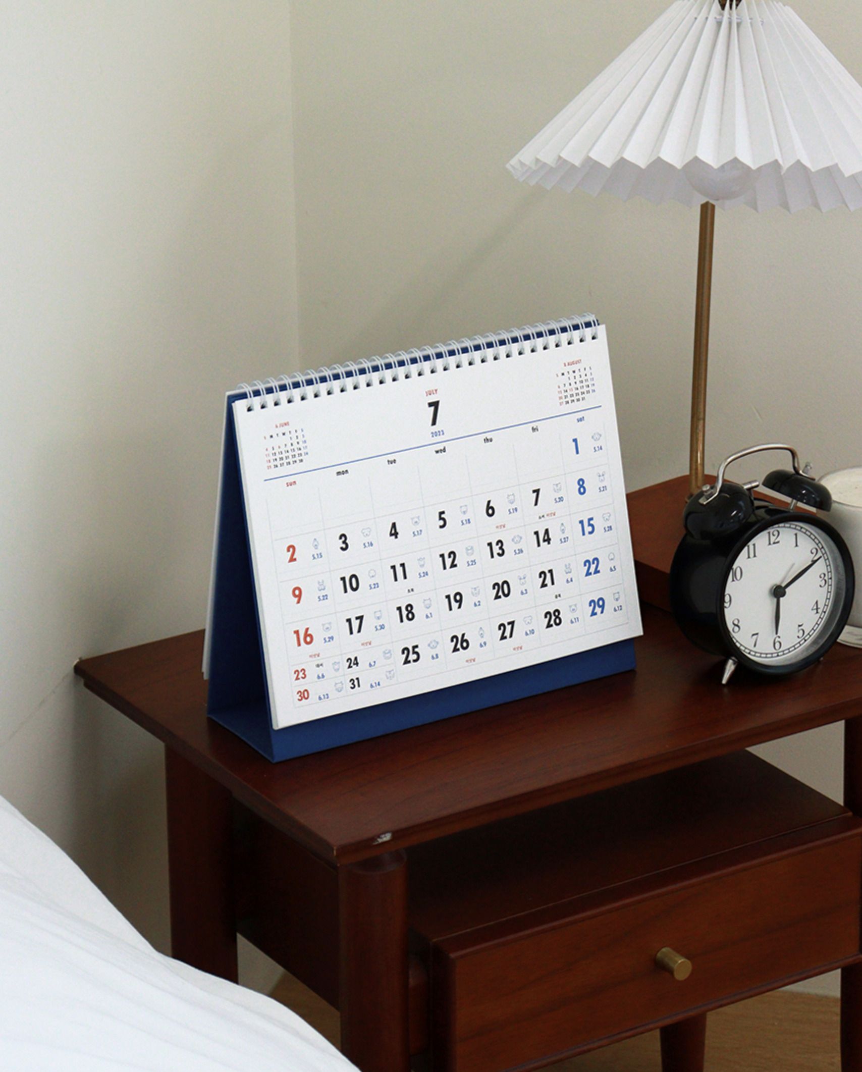 MochiThings: 2023-2024 Lunar Retro Desk Calendar