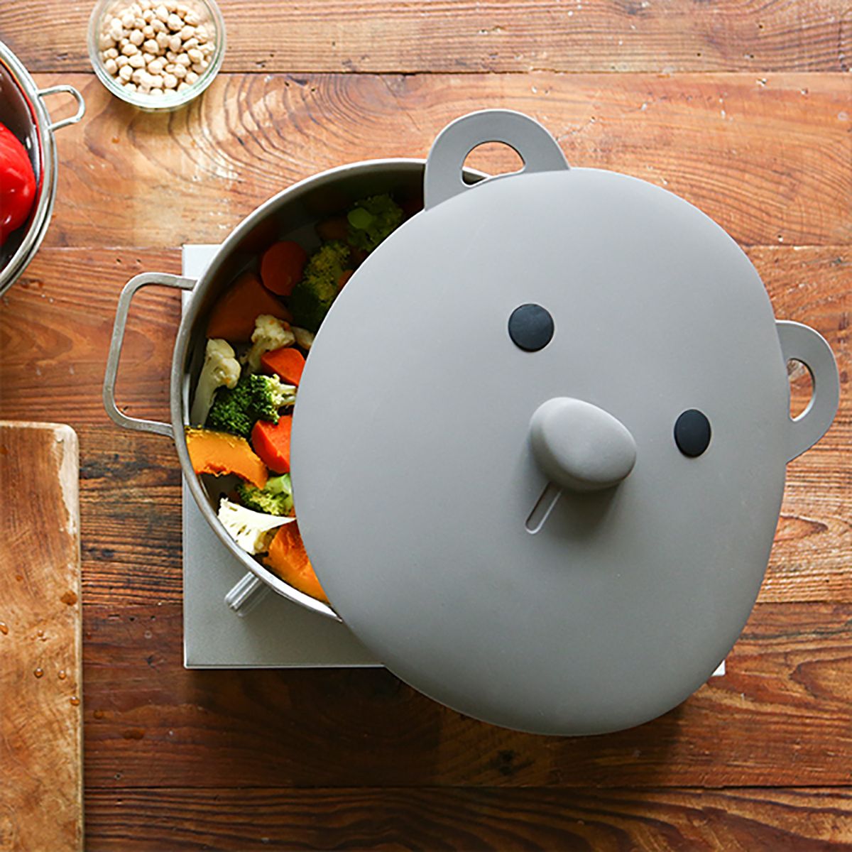 MochiThings: Gray Bear Silicone Pot Lid