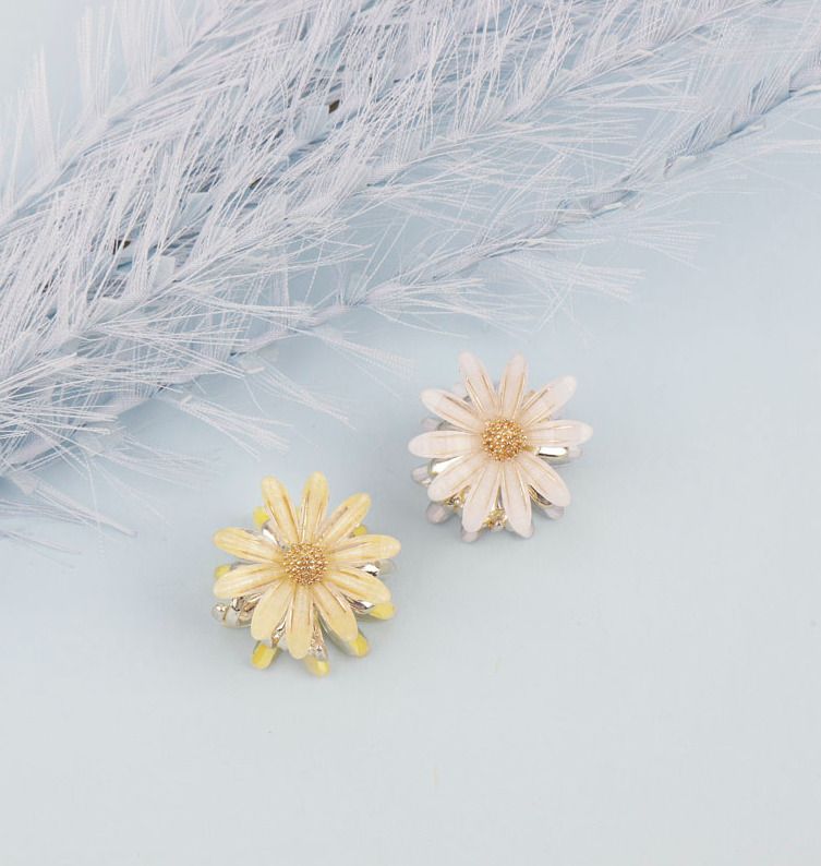 MochiThings: Flower Metal Claw Clip