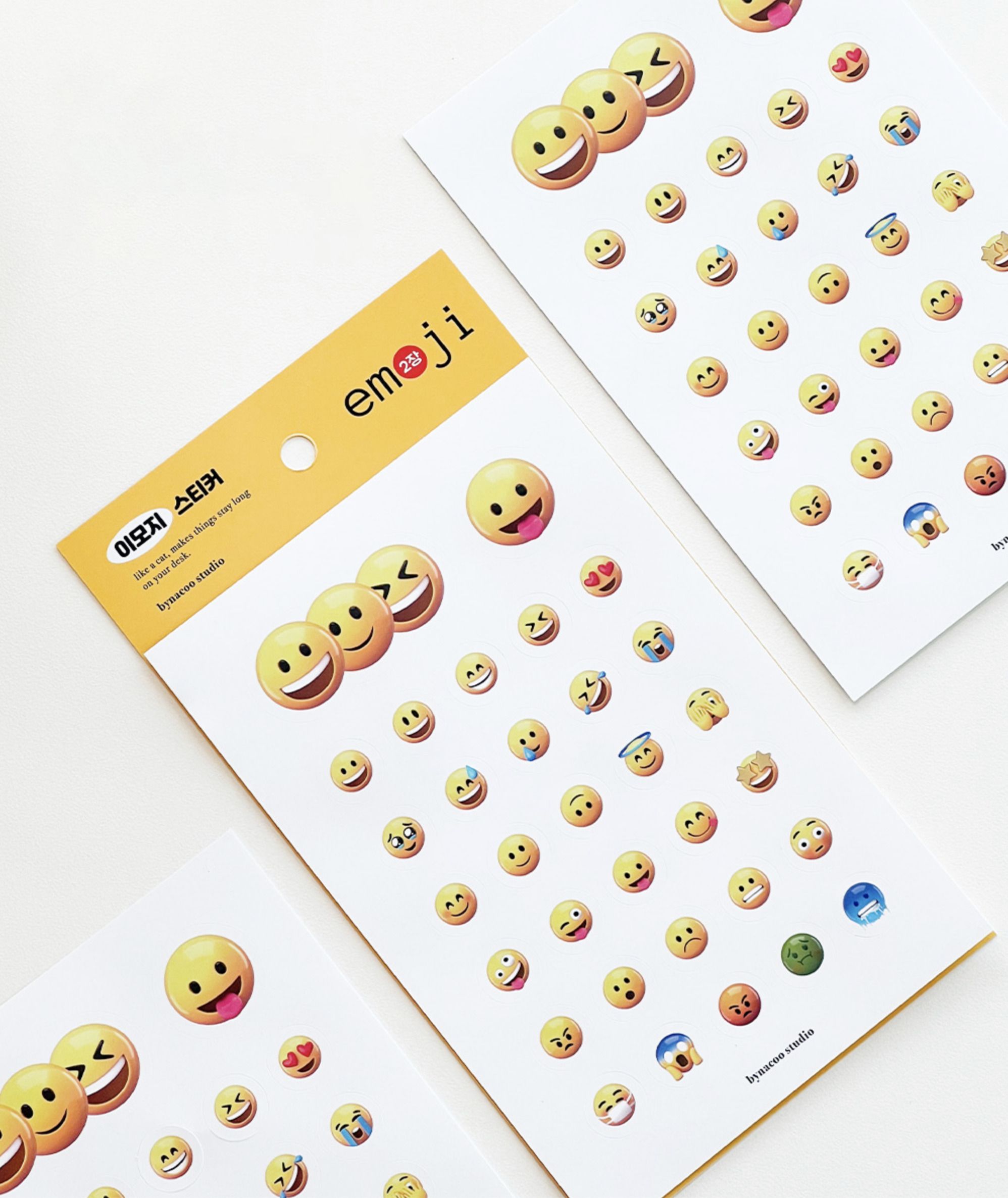 MochiThings: 2pcs Emoji Sticker Set