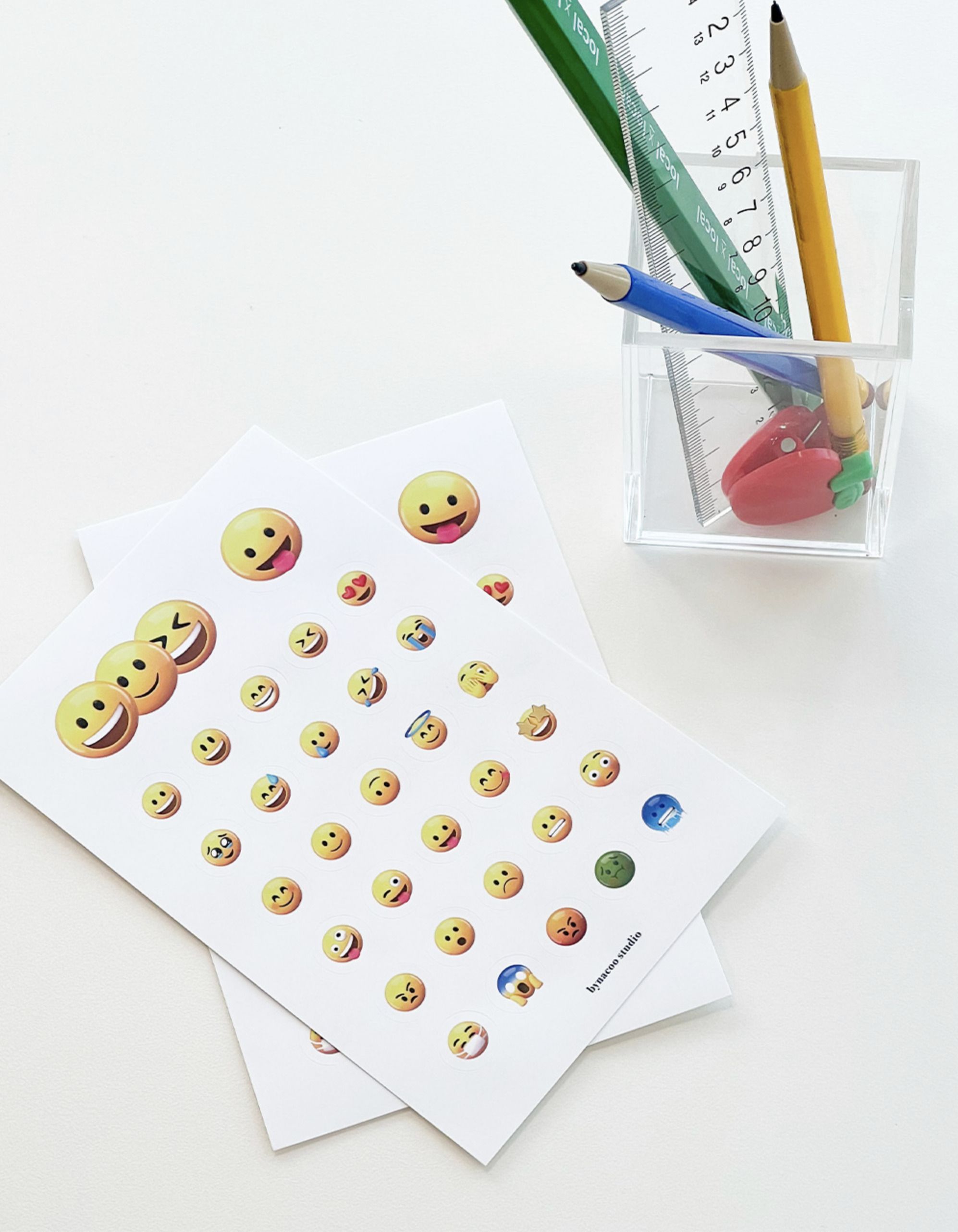 MochiThings: 2pcs Emoji Sticker Set