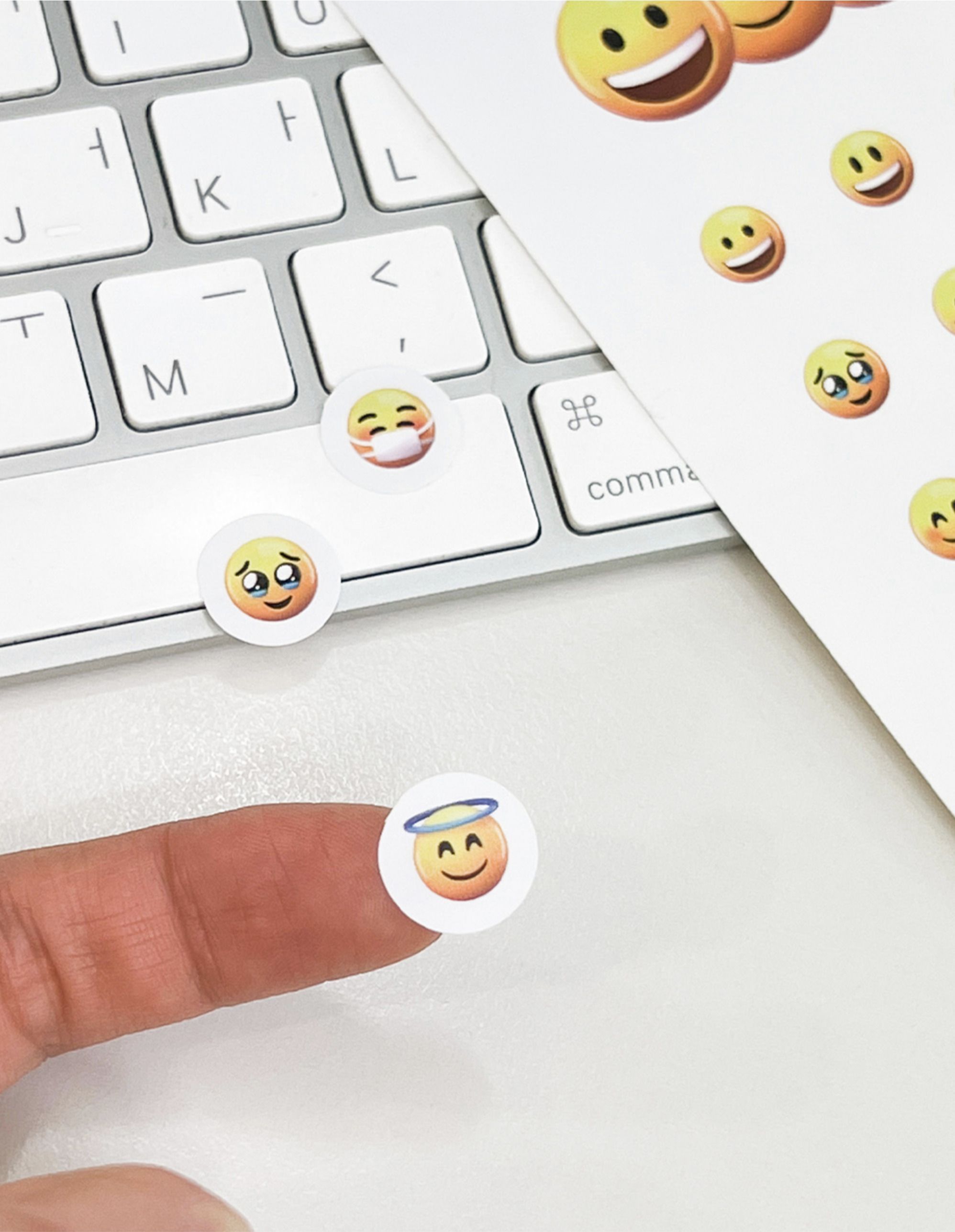 MochiThings: 2pcs Emoji Sticker Set