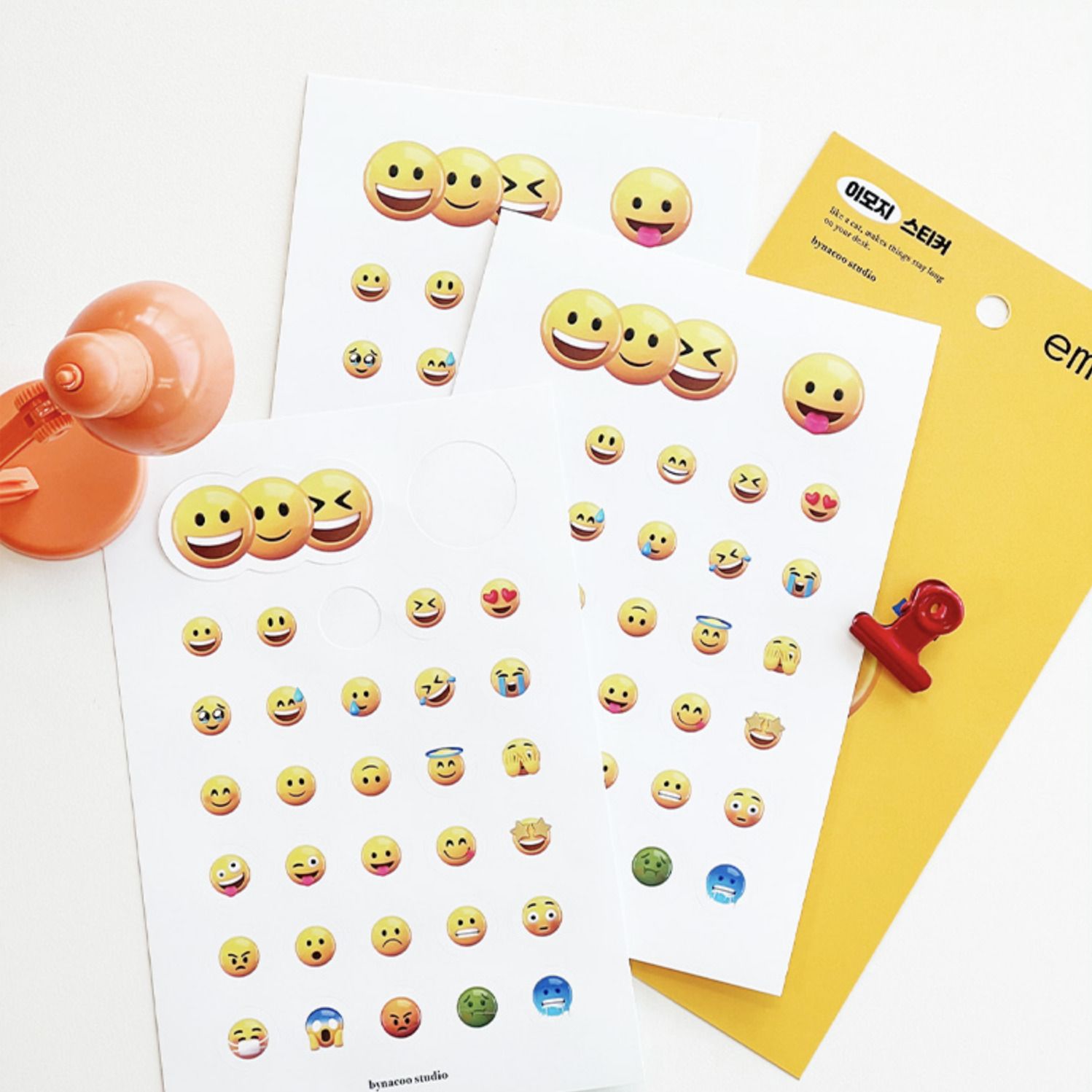 MochiThings: 2pcs Emoji Sticker Set