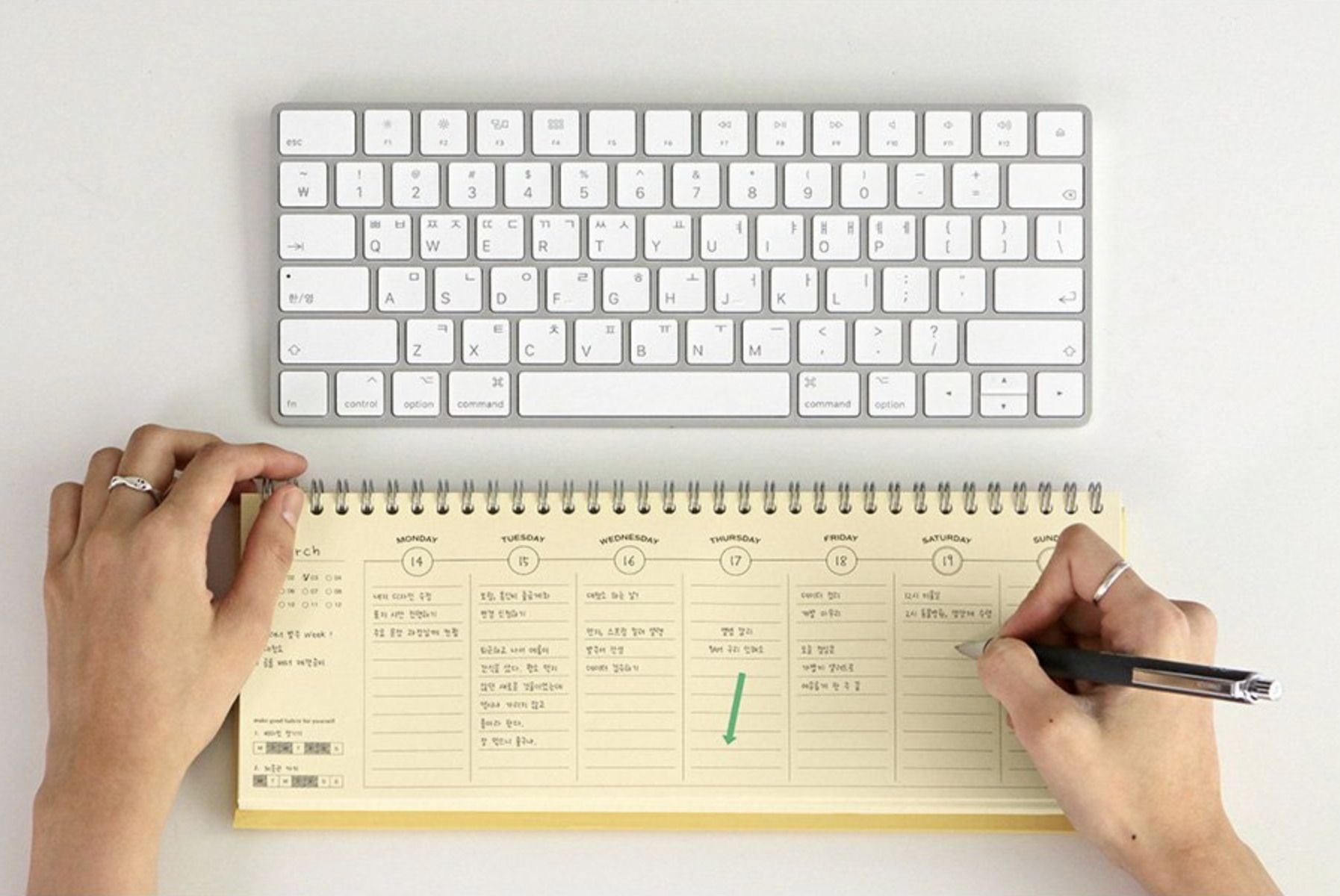 MochiThings: Flow Desk Weekly Planner