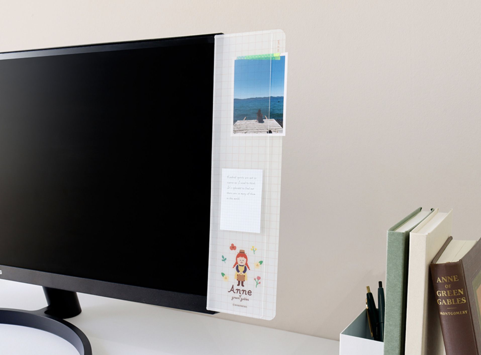 MochiThings: Literature Pocket Monitor Memo Board