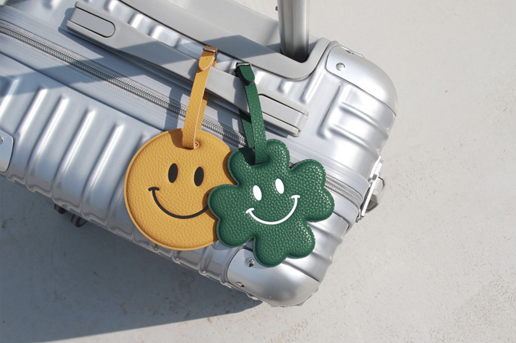 MochiThings: Smile Belted Luggage Tag