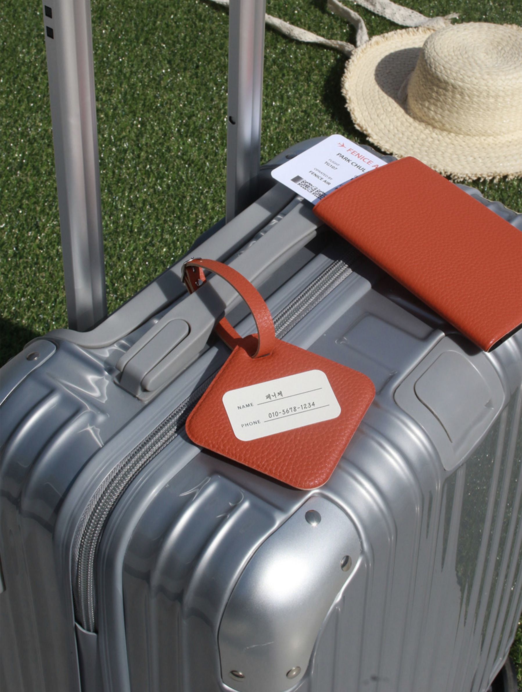 MochiThings: Classic Belted Luggage Tag