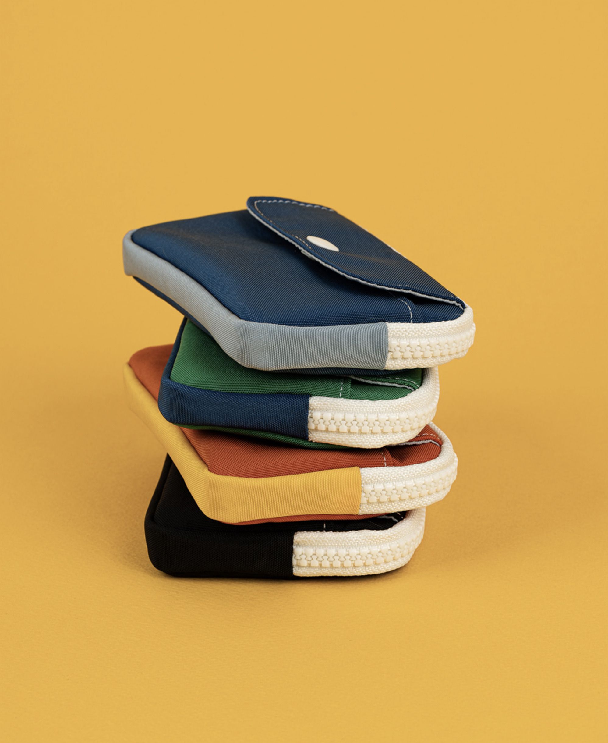 MochiThings: Colorful Nylon Card Pouch