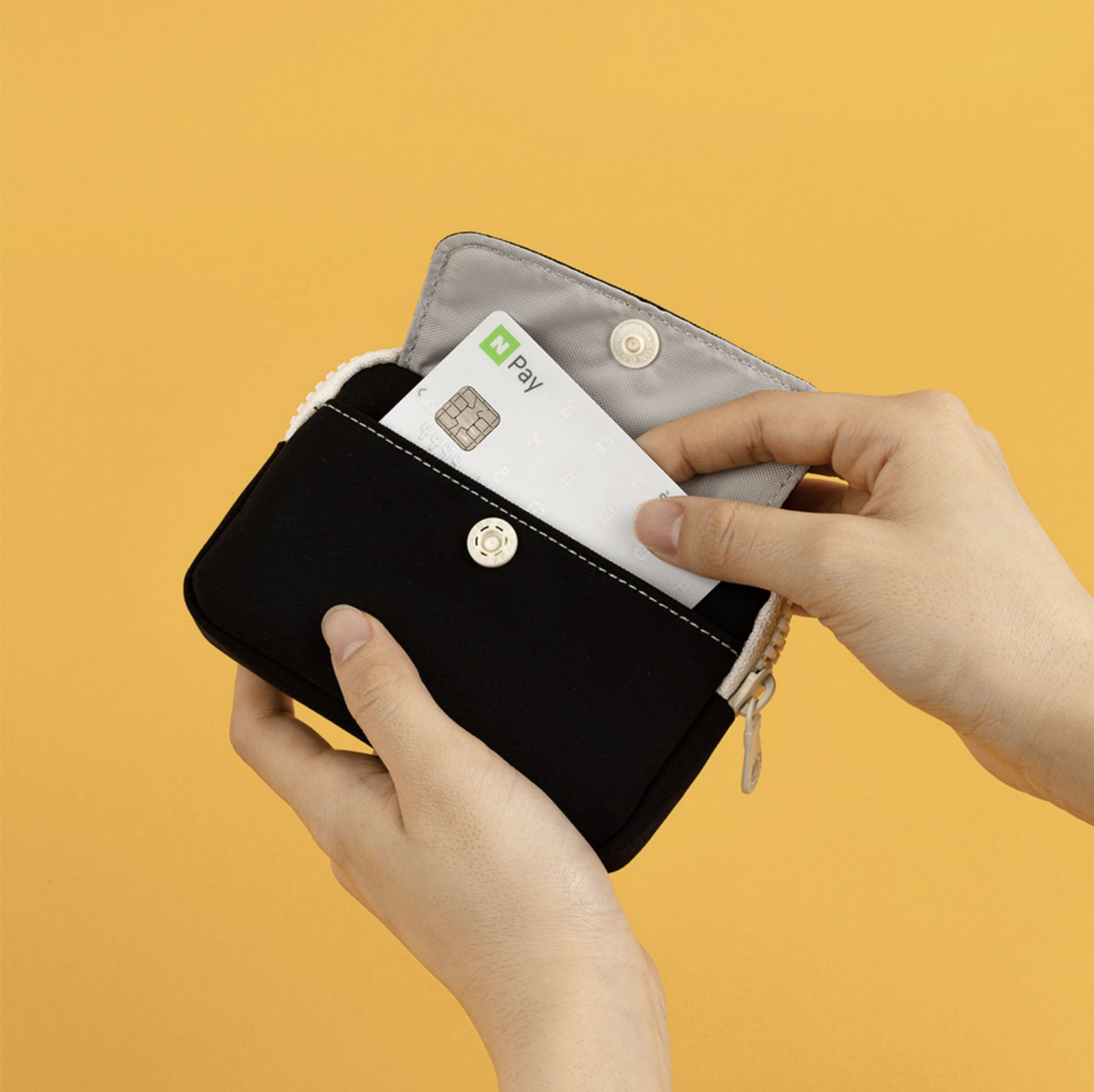 MochiThings: Colorful Nylon Card Pouch