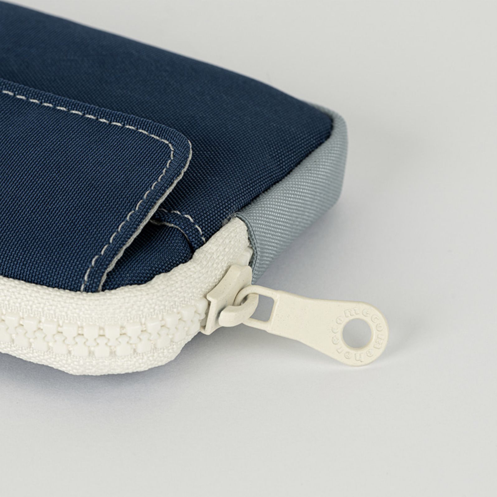 MochiThings: Colorful Nylon Card Pouch