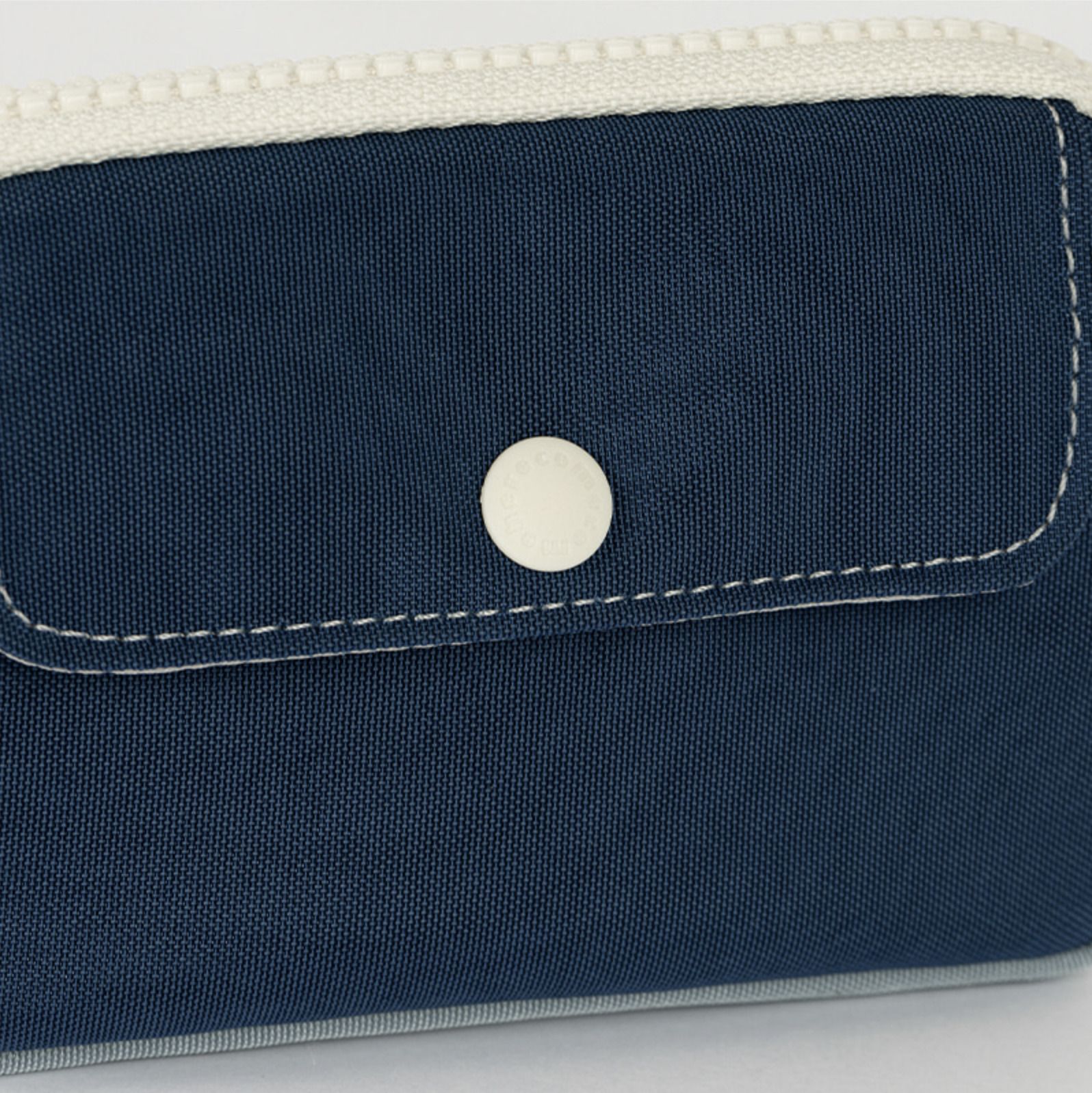 MochiThings: Colorful Nylon Card Pouch