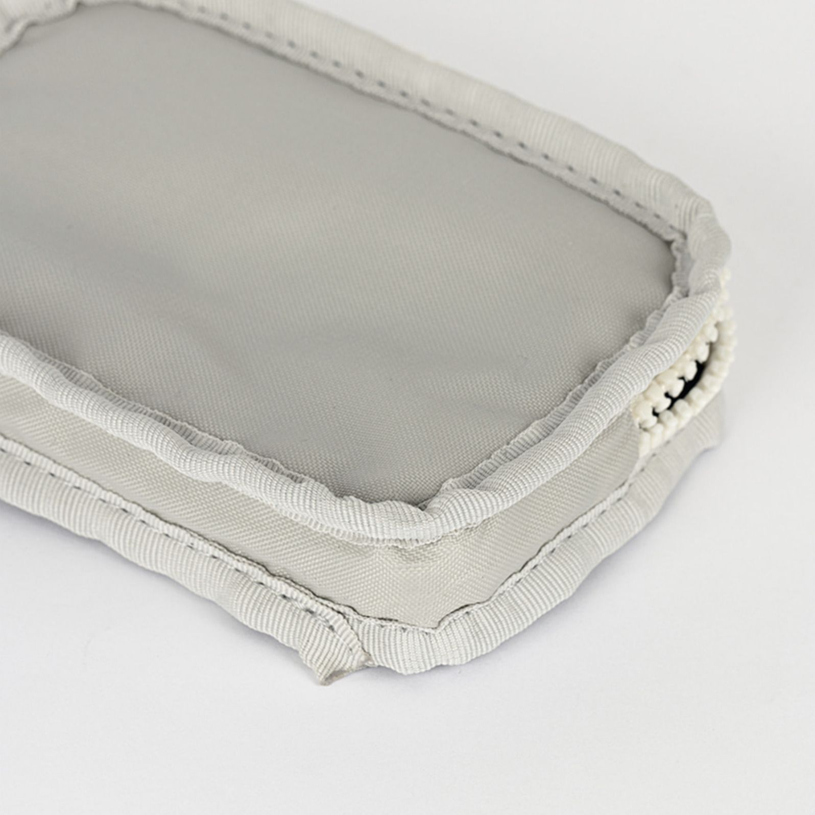 MochiThings: Colorful Nylon Card Pouch