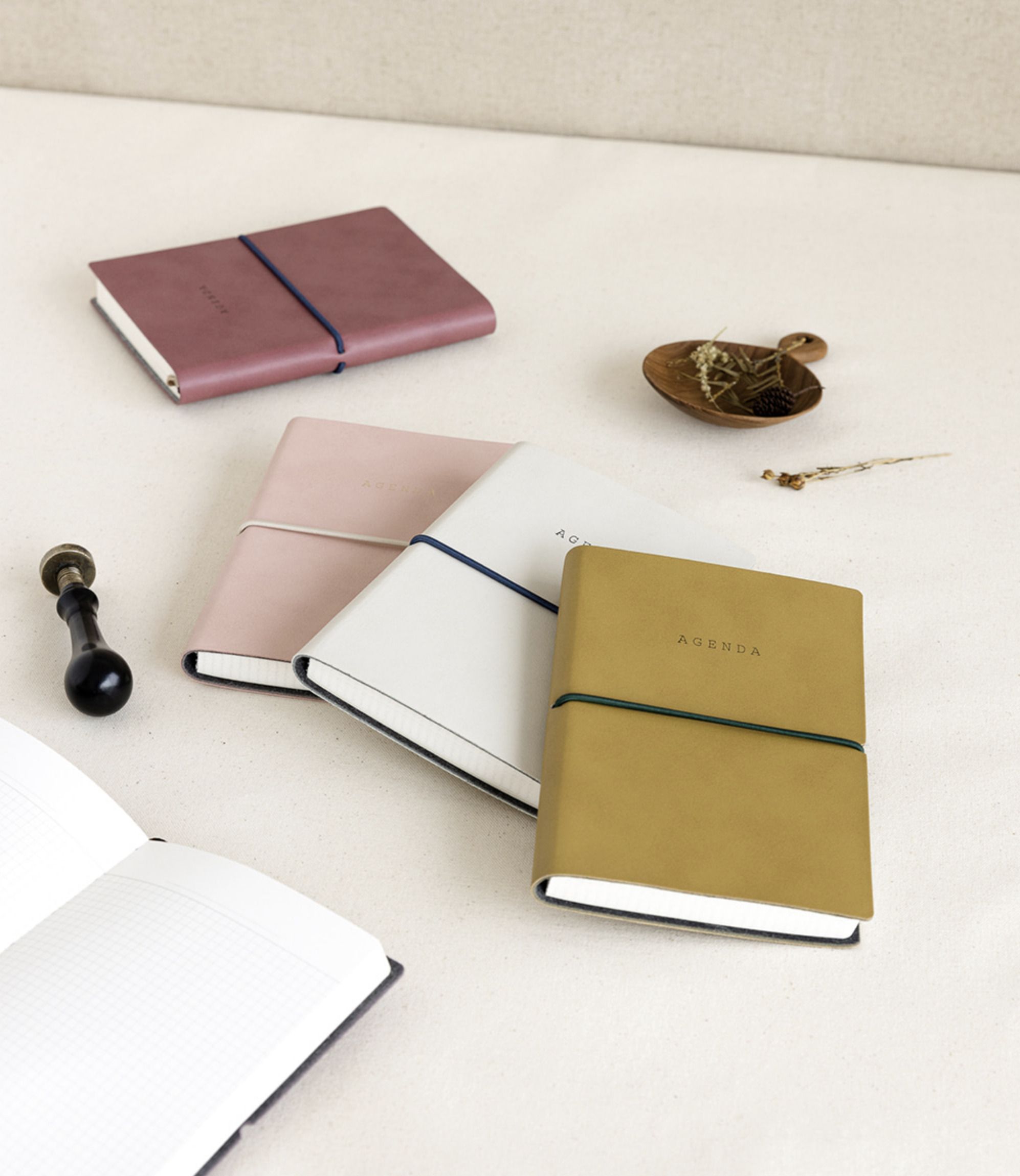 MochiThings: Small Agenda Grid Notebook v4