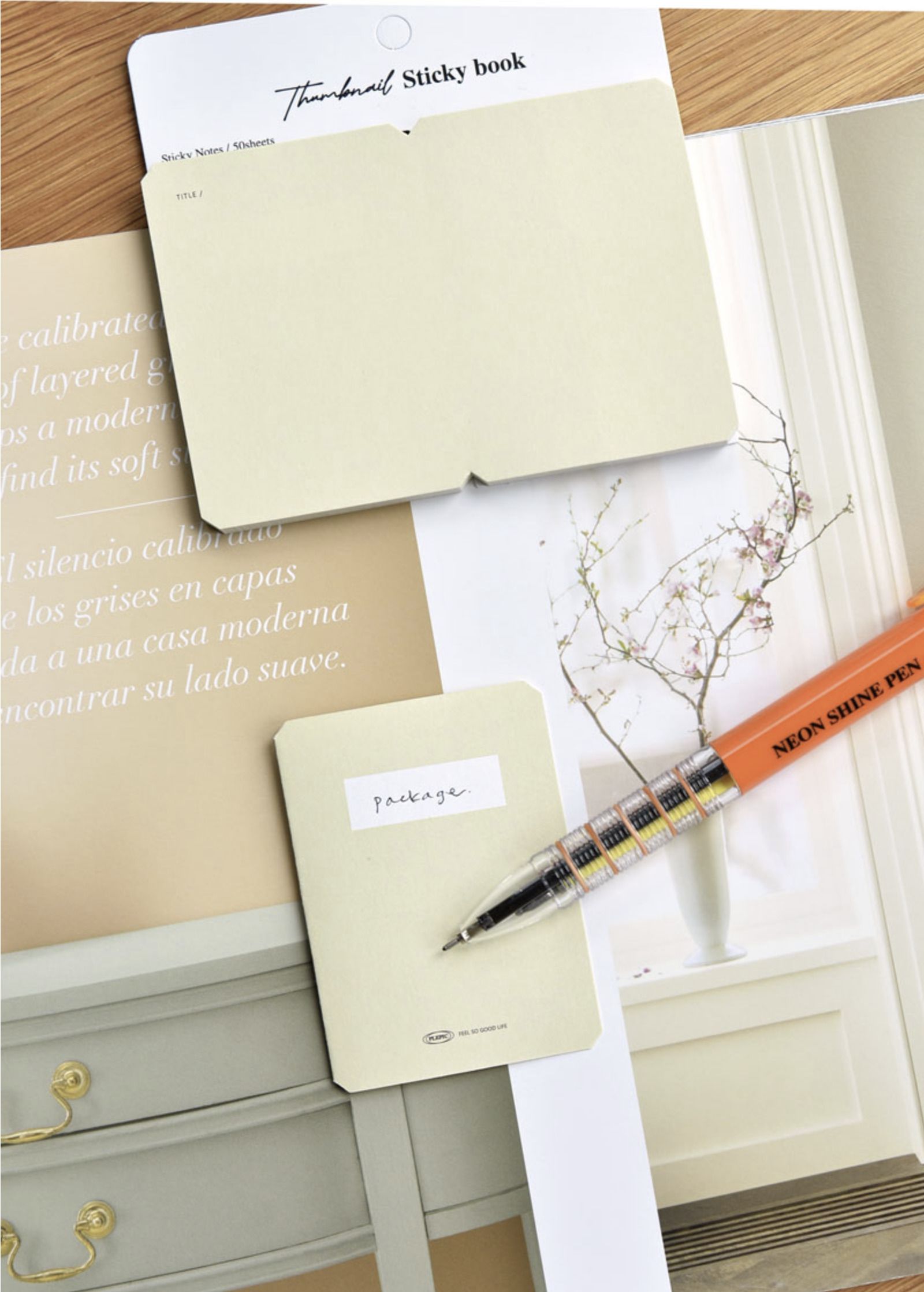 MochiThings: Thumbnail Foldable Book Sticky Note