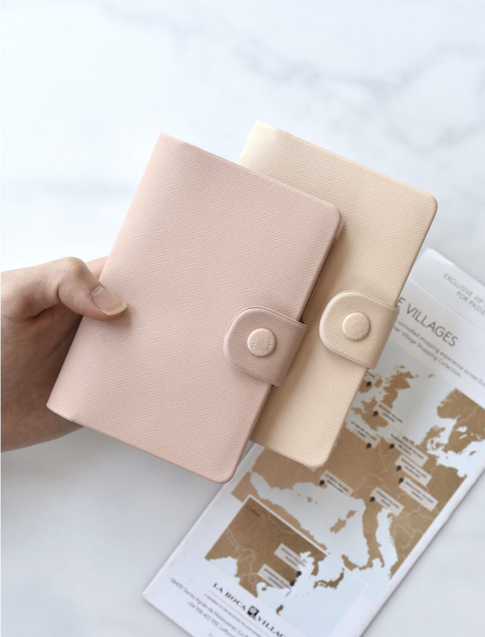 MochiThings: Classy Anti Skimming Passport & SIM Card Case