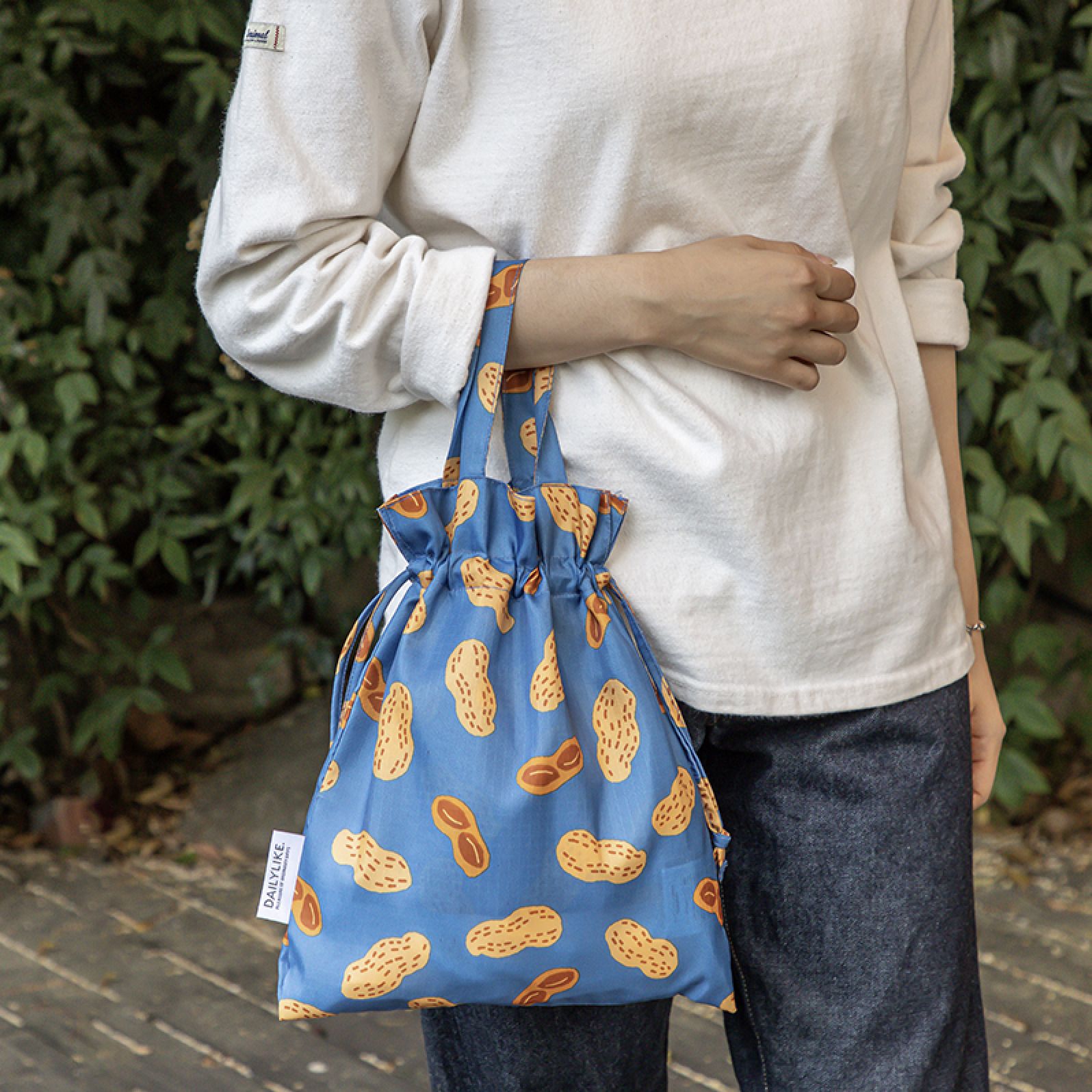 MochiThings: Small Daily Drawstring Bag