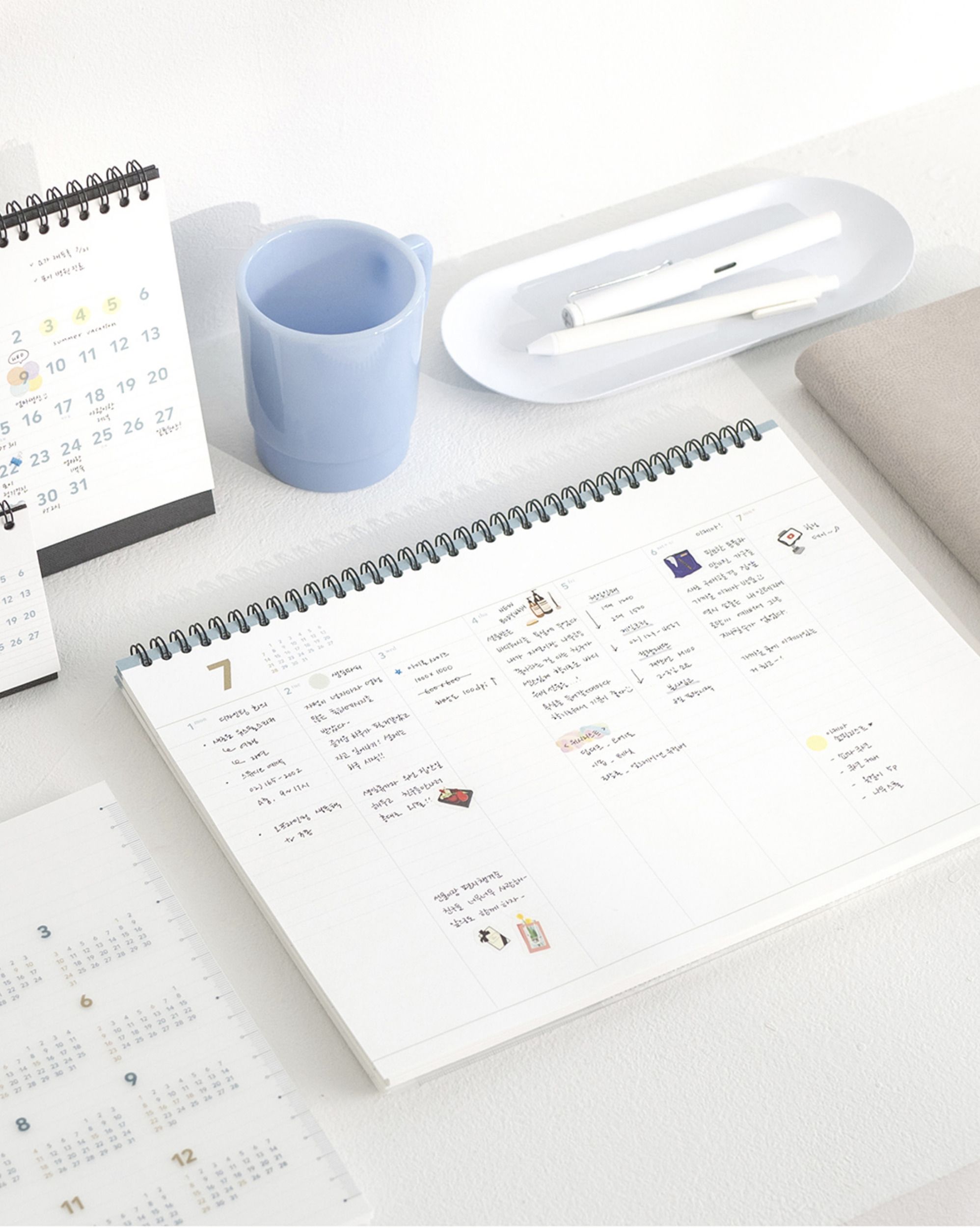 MochiThings: 2024 Wide Basic Desk Weekly Planner
