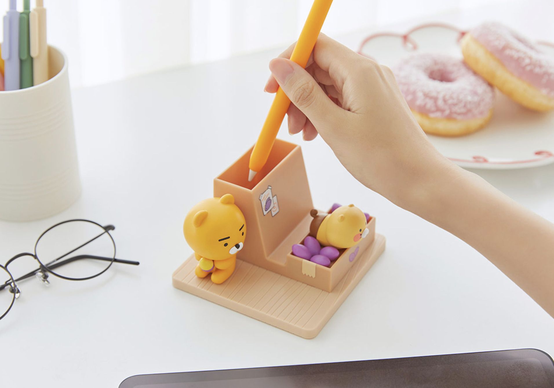 MochiThings: Ryan & Choonsik Sweet Potato Phone Stand