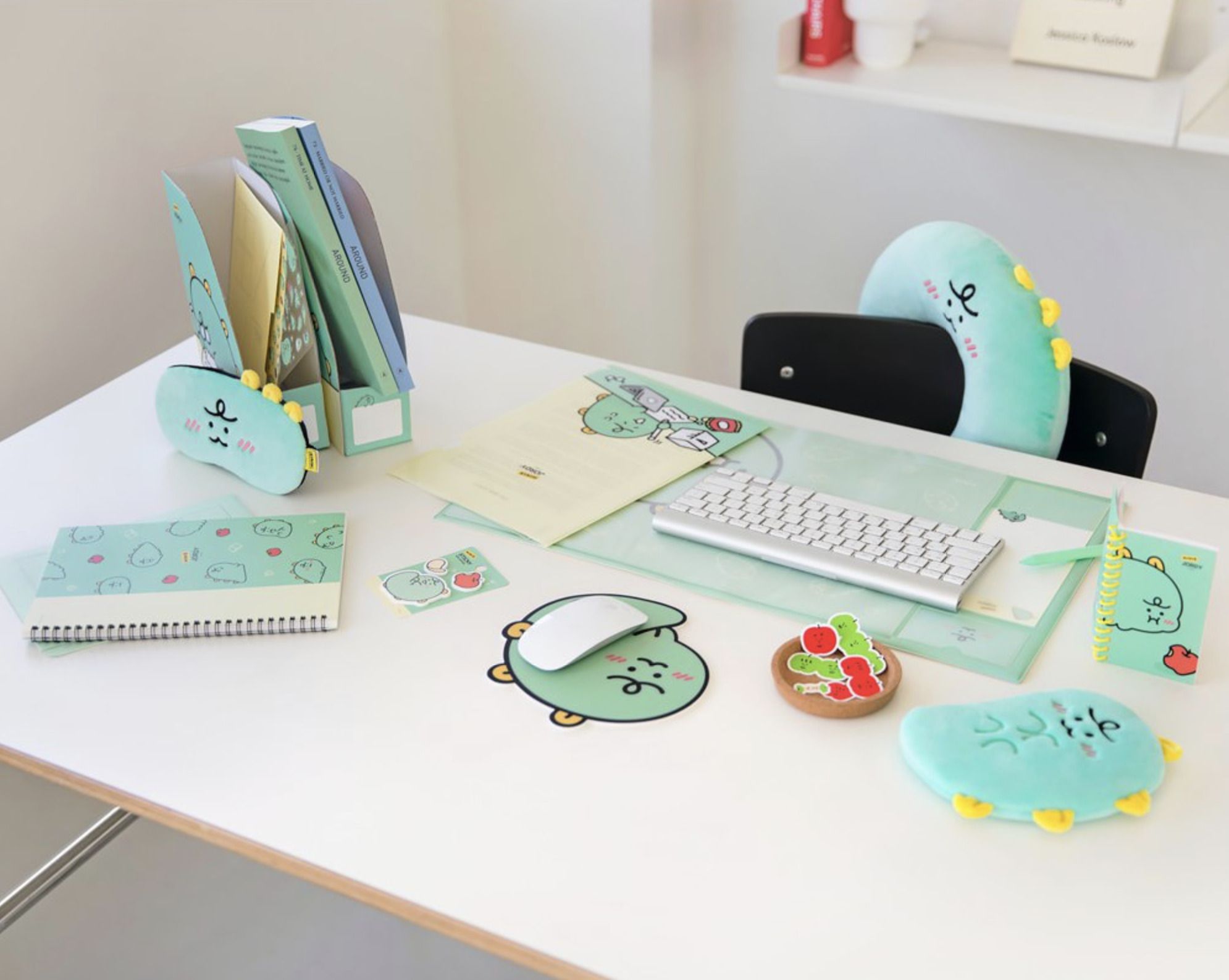 MochiThings: Jordy Dinosaur Neck Pillow