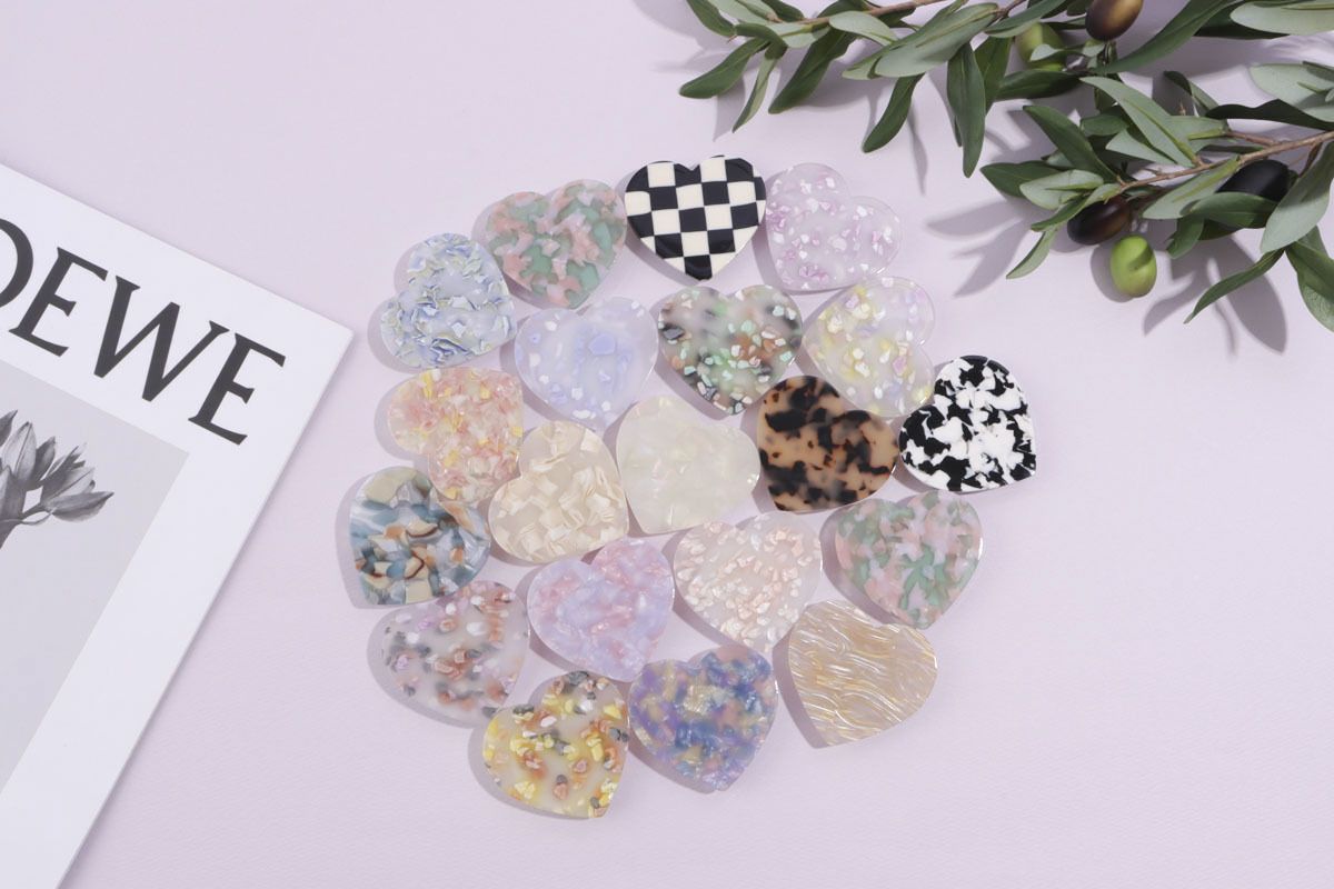 MochiThings: Heart Shape Pattern Phone Grip