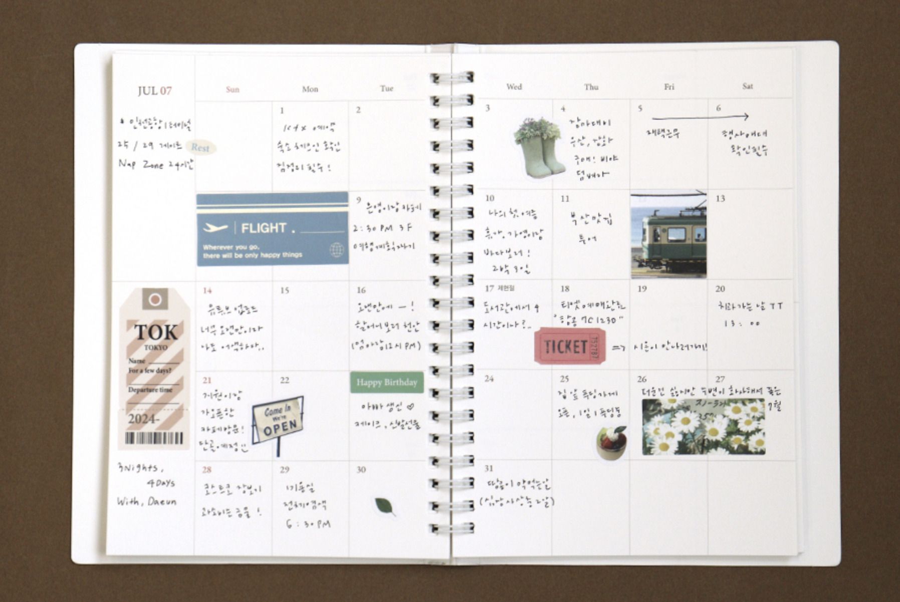 MochiThings: 2024 Tokyo Diary Weekly Planner
