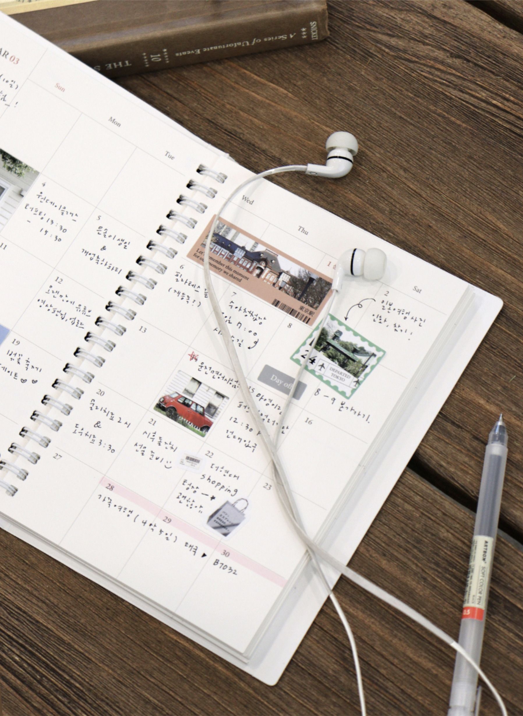MochiThings: 2024 Tokyo Diary Weekly Planner