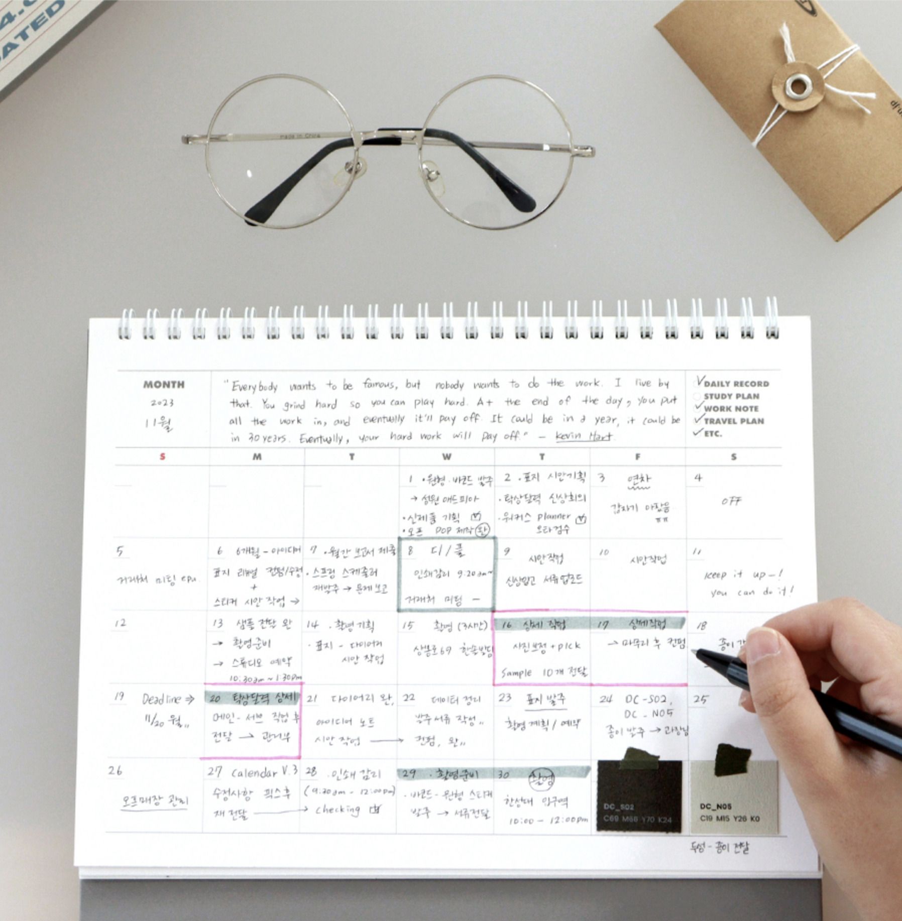 MochiThings: 2024-2025 Basic Desk Calendar