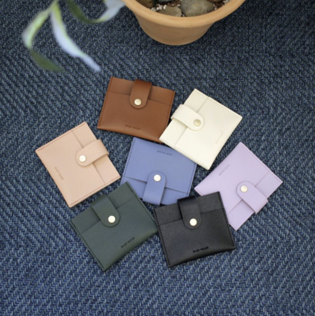 MochiThings: Simple Button Half Wallet