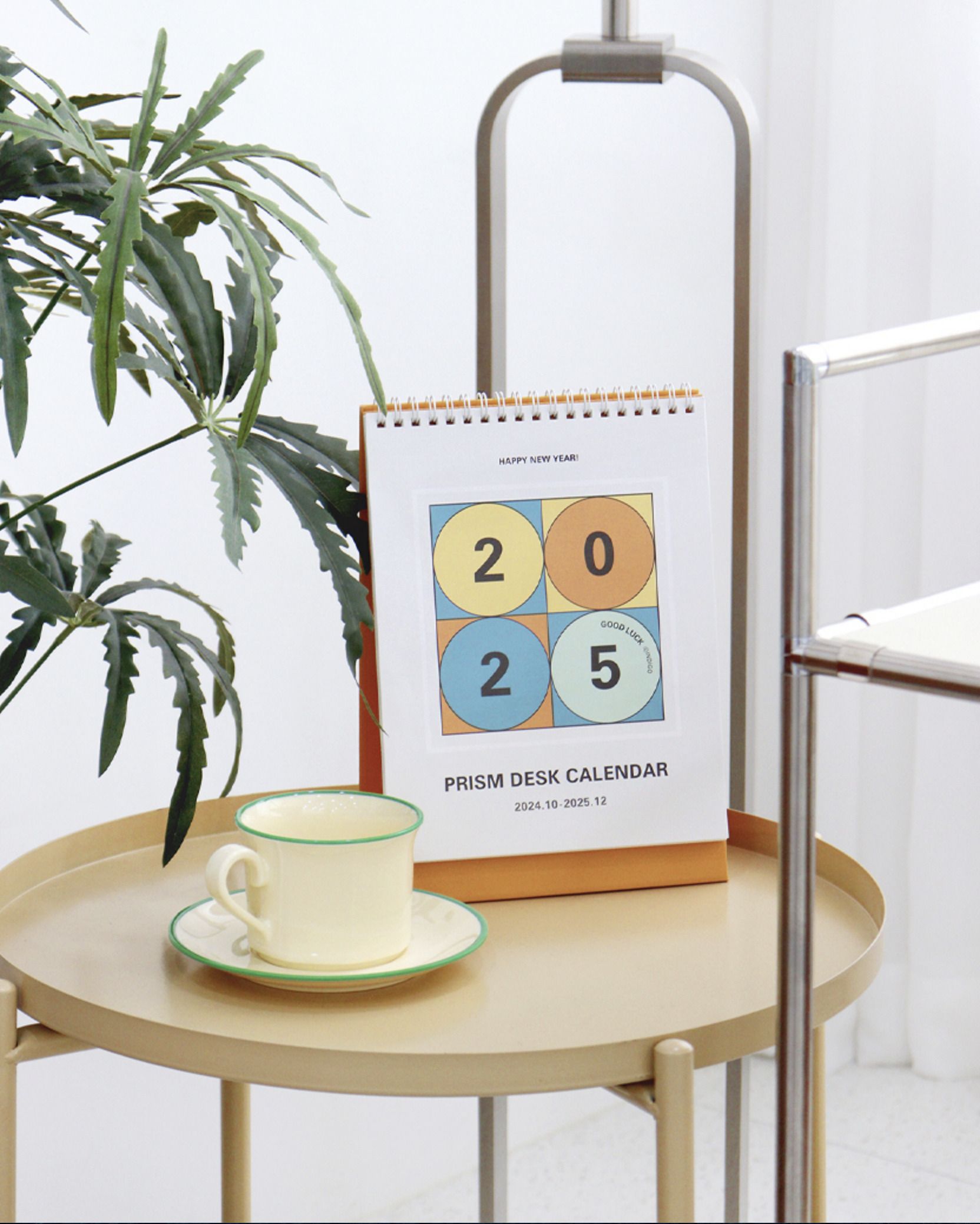 MochiThings: 2025 Small Prism Desk Calendar