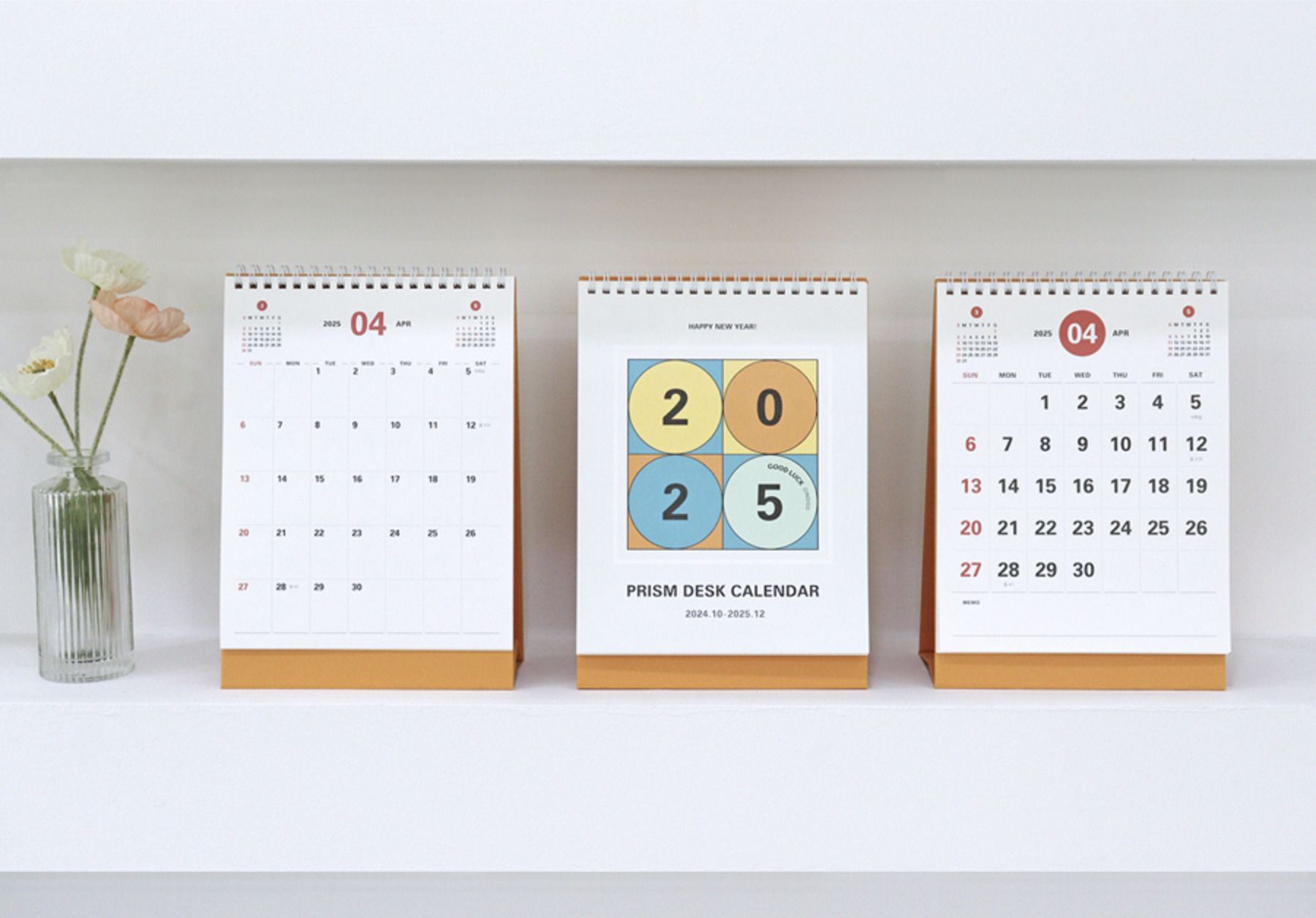 MochiThings: 2025 Small Prism Desk Calendar